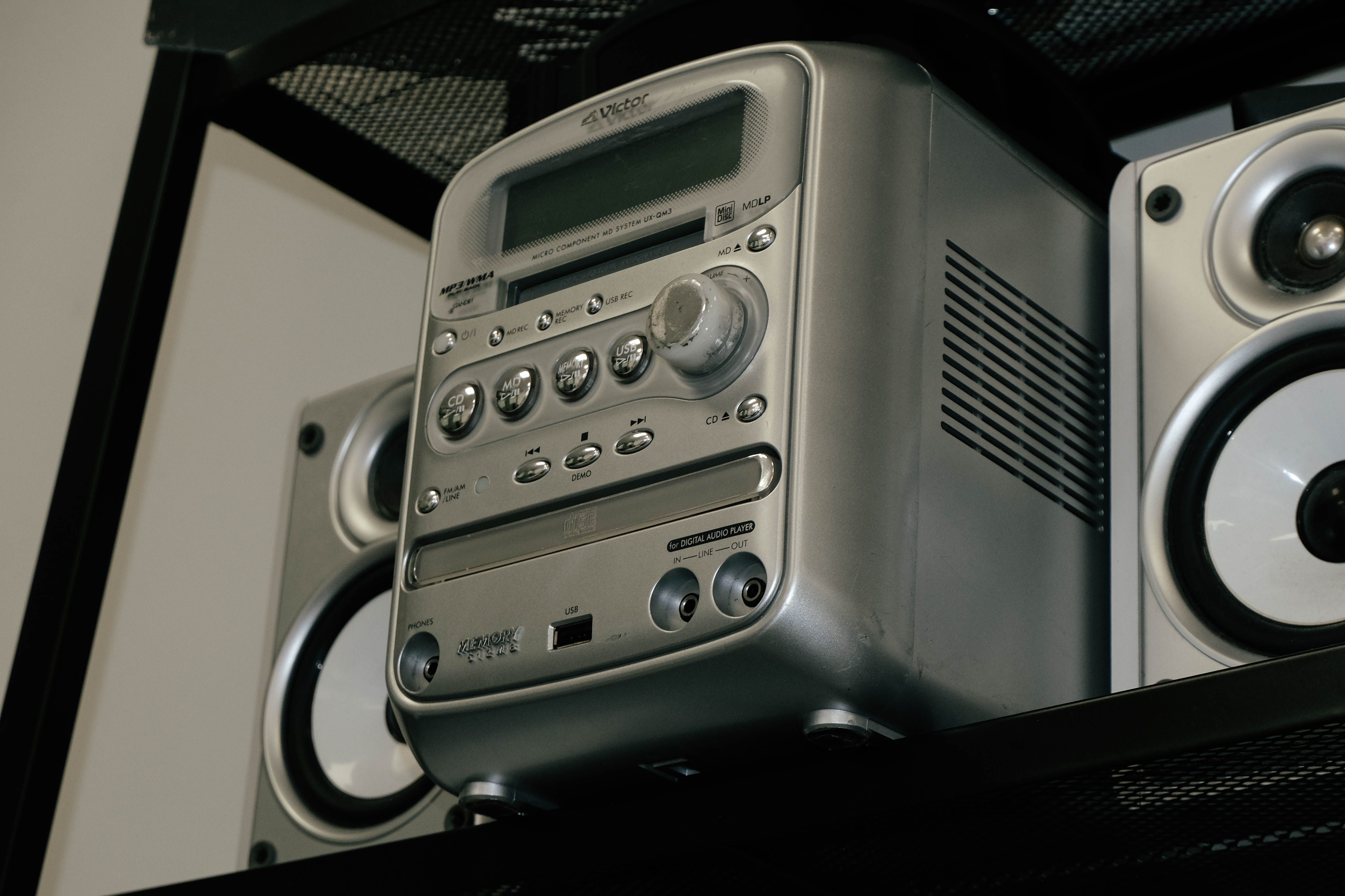 Sistem Stereo Vintage Dengan Speaker · Foto Stok Gratis