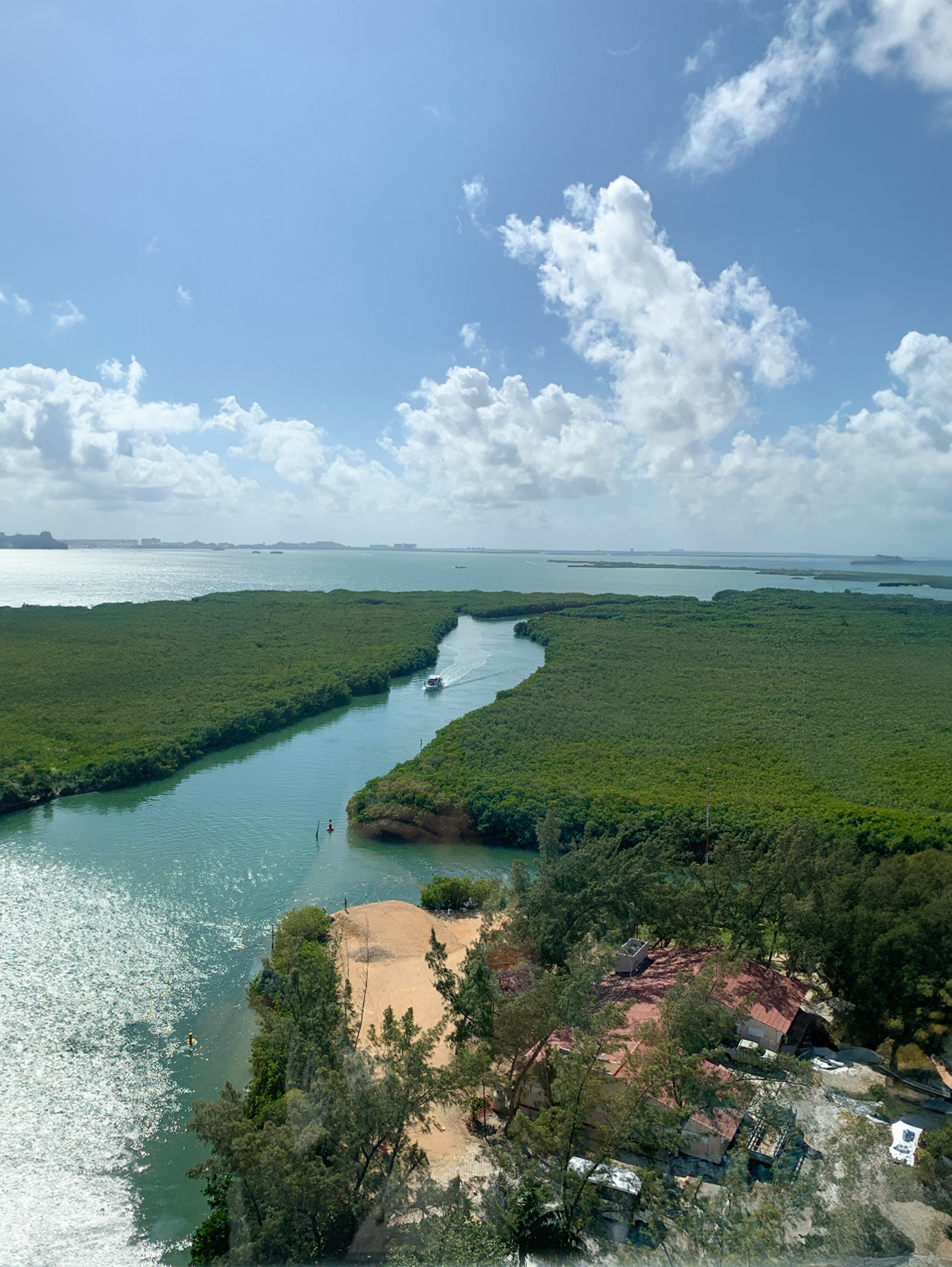 Aerial View of Lagoon and Beach in Cancún, México · Free Stock Photo