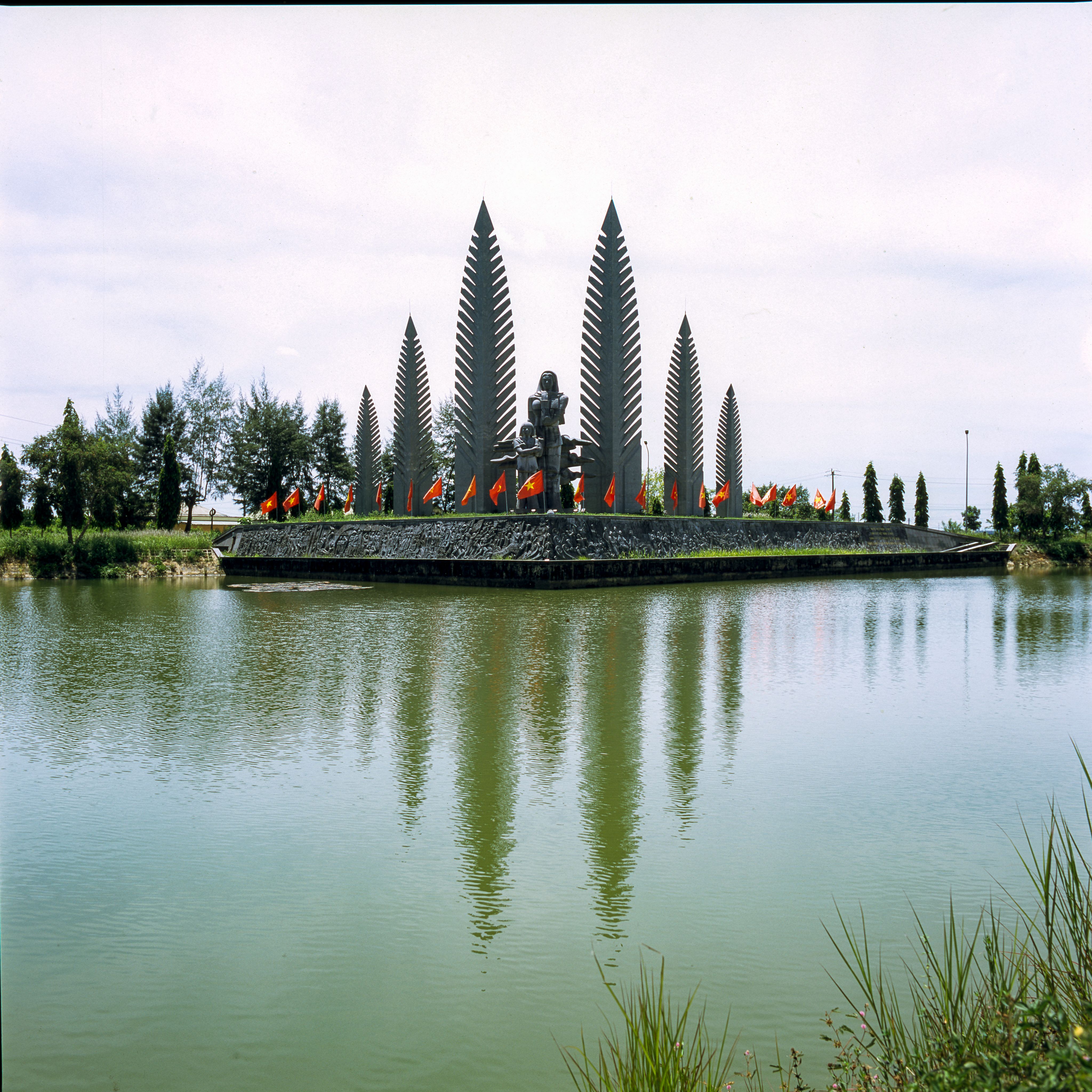 Monument Reflecting in a Calm Lake · Free Stock Photo