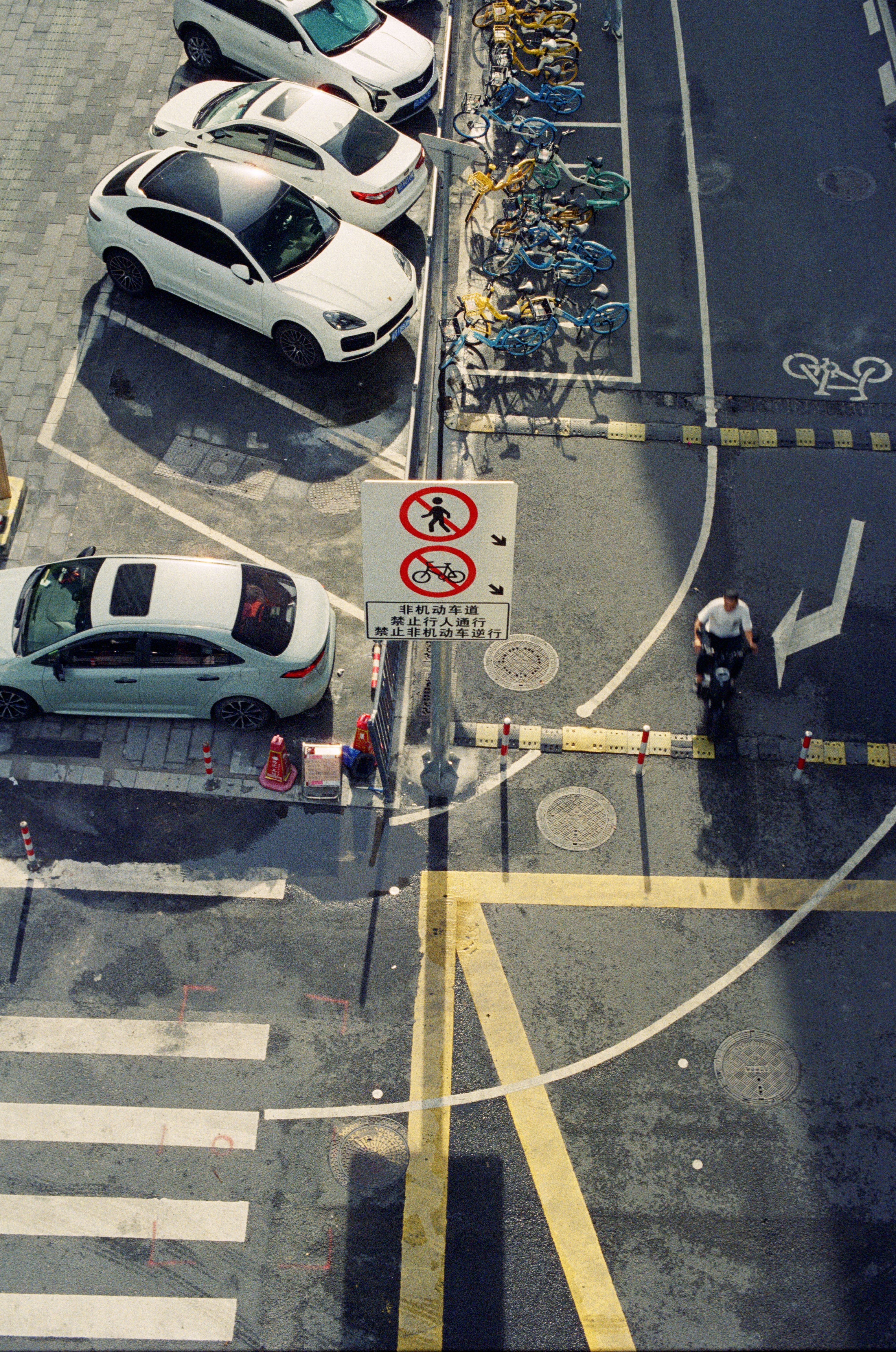 Urban Street with Bicycles and Cars from Above · Free Stock Photo