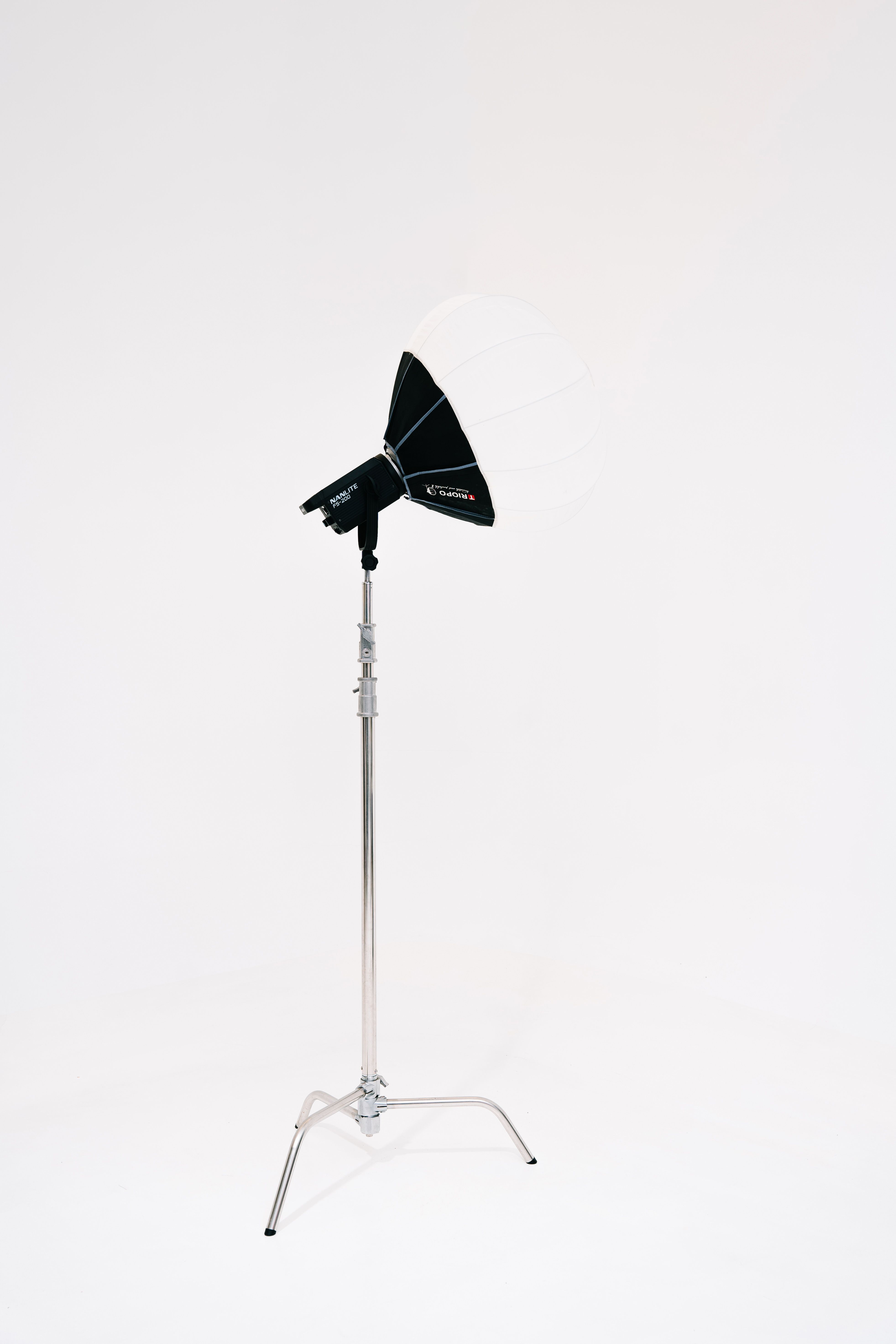 Professional Studio Lighting Equipment on Stand · Free Stock Photo