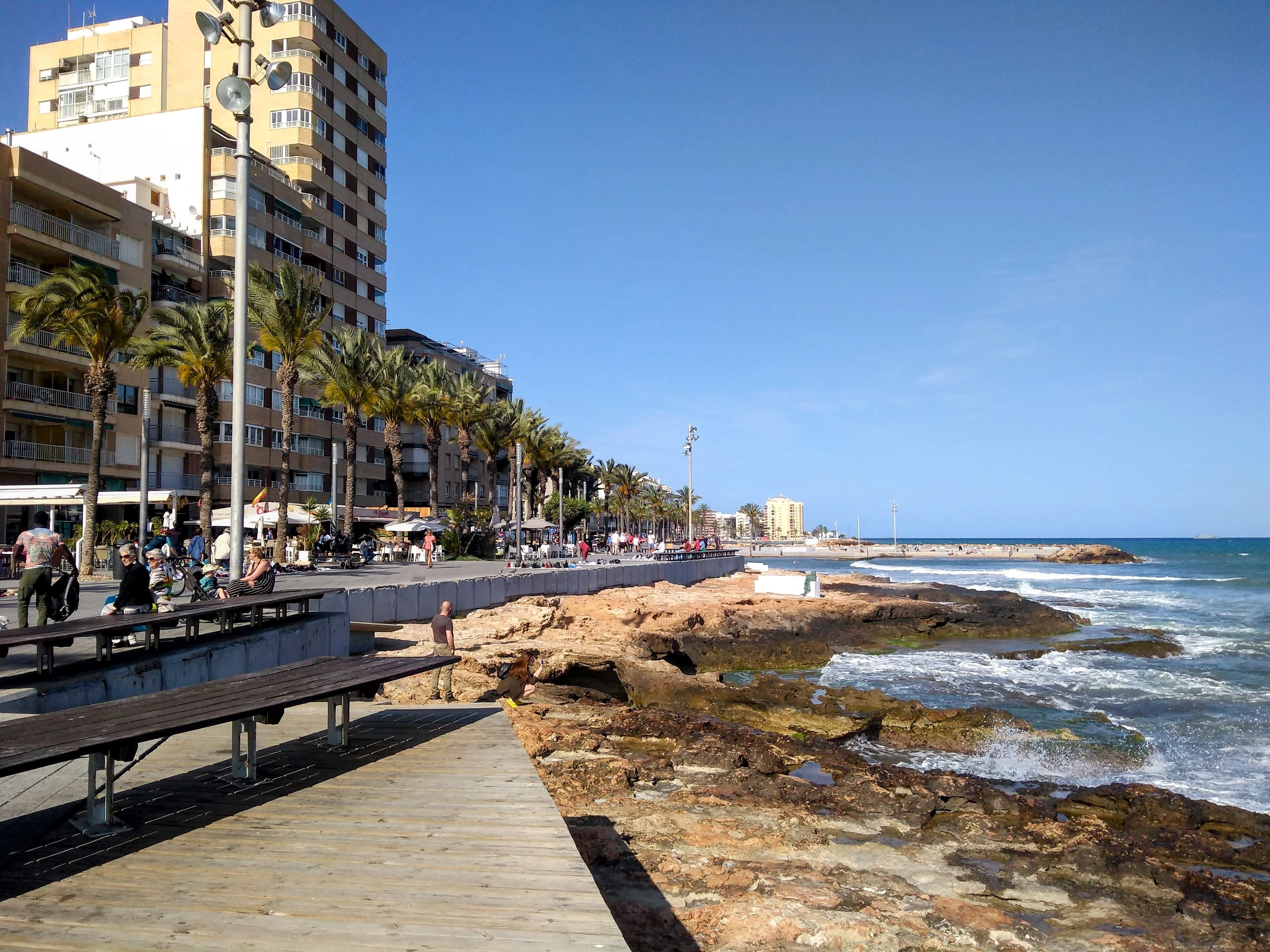 Vista Panorámica Del Paseo Marítimo De Torrevieja, España · Foto de ...