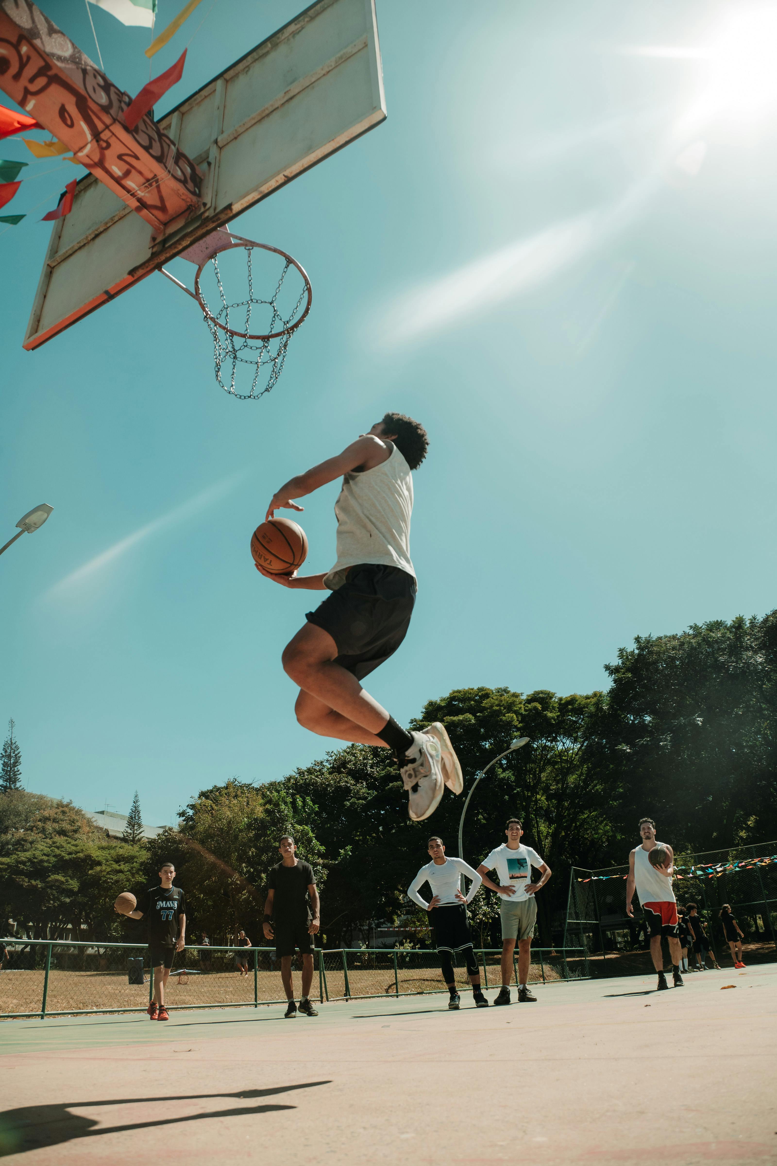 Dynamic Basketball Game in Brasília's Outdoor Court · Free Stock Photo