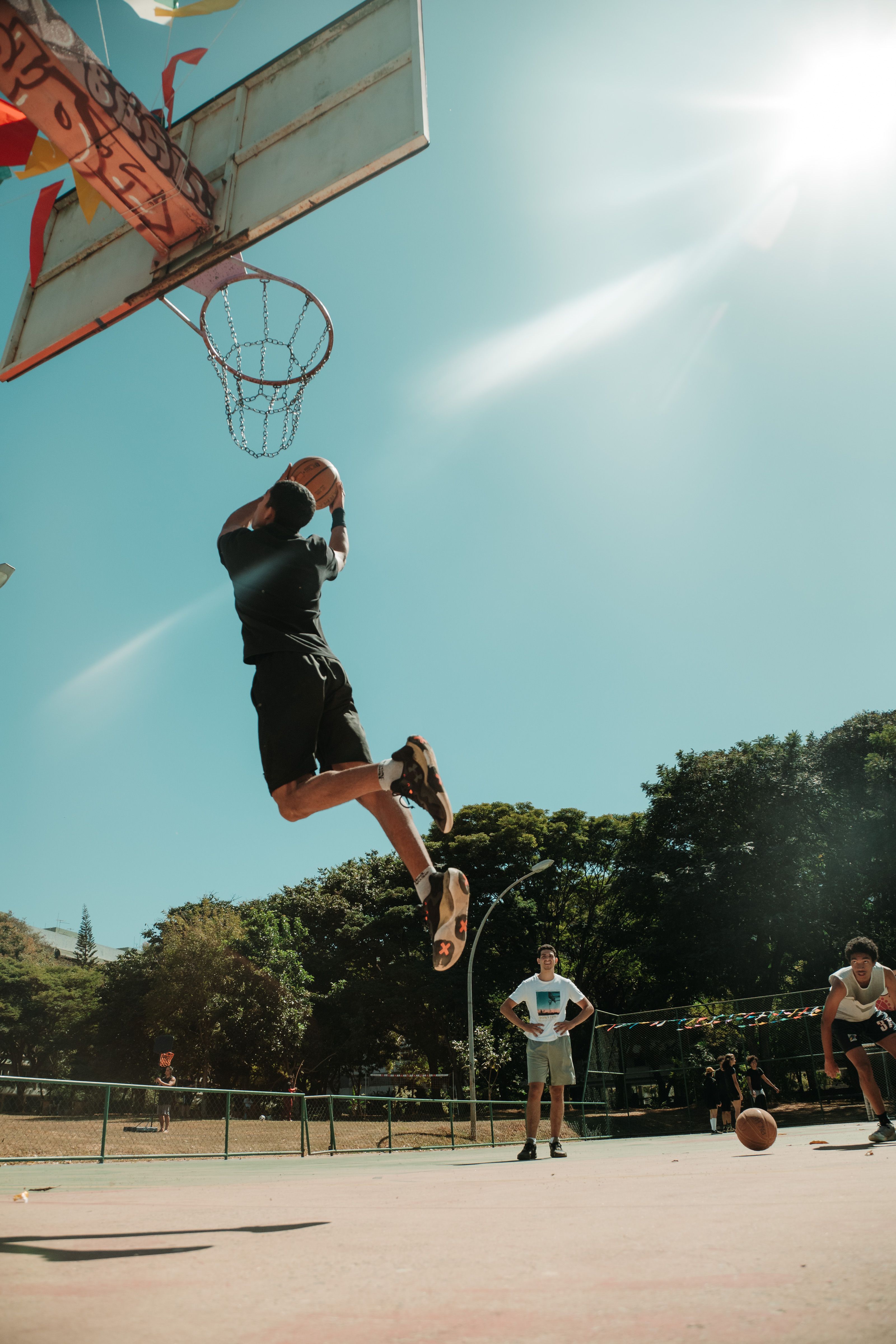 Volcada Dinámica De Baloncesto Al Aire Libre En Brasilia · Foto de ...