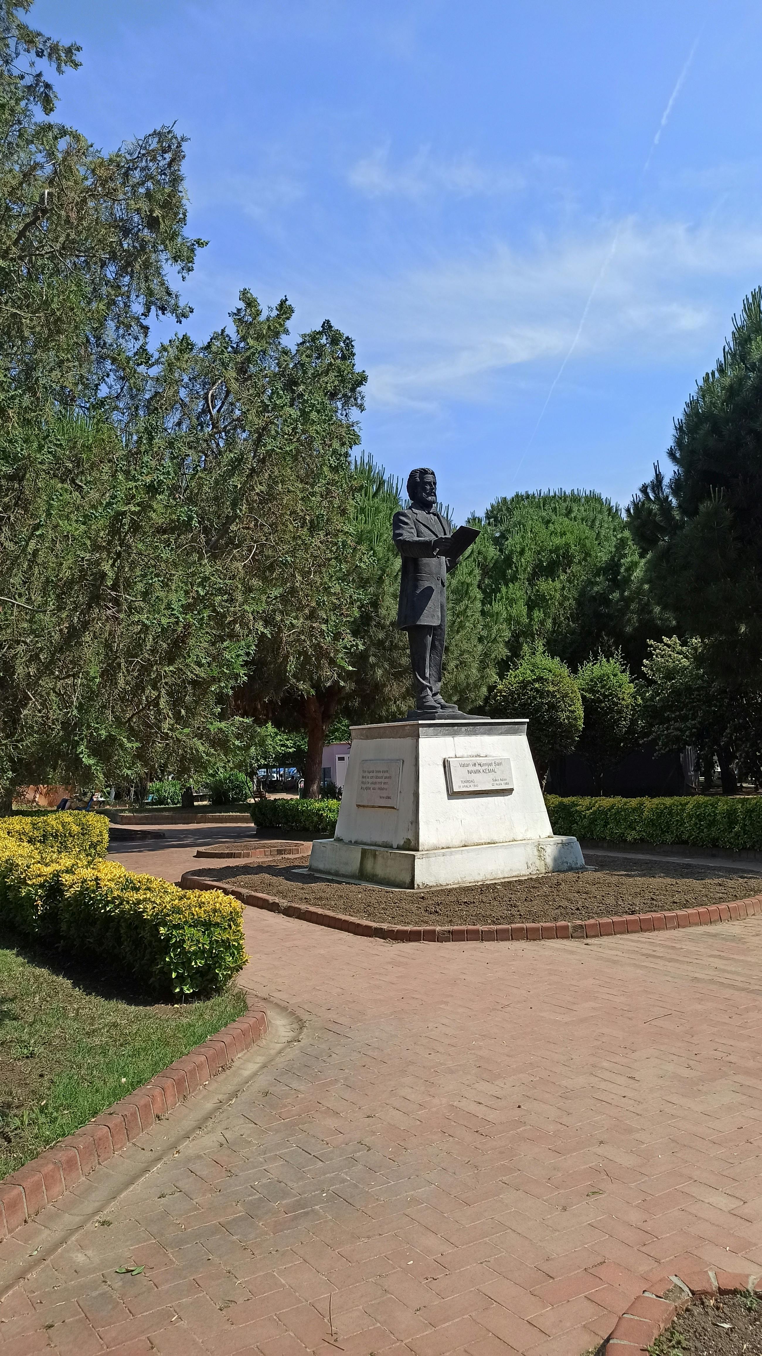 Statue in Scenic Park with Pathway · Free Stock Photo