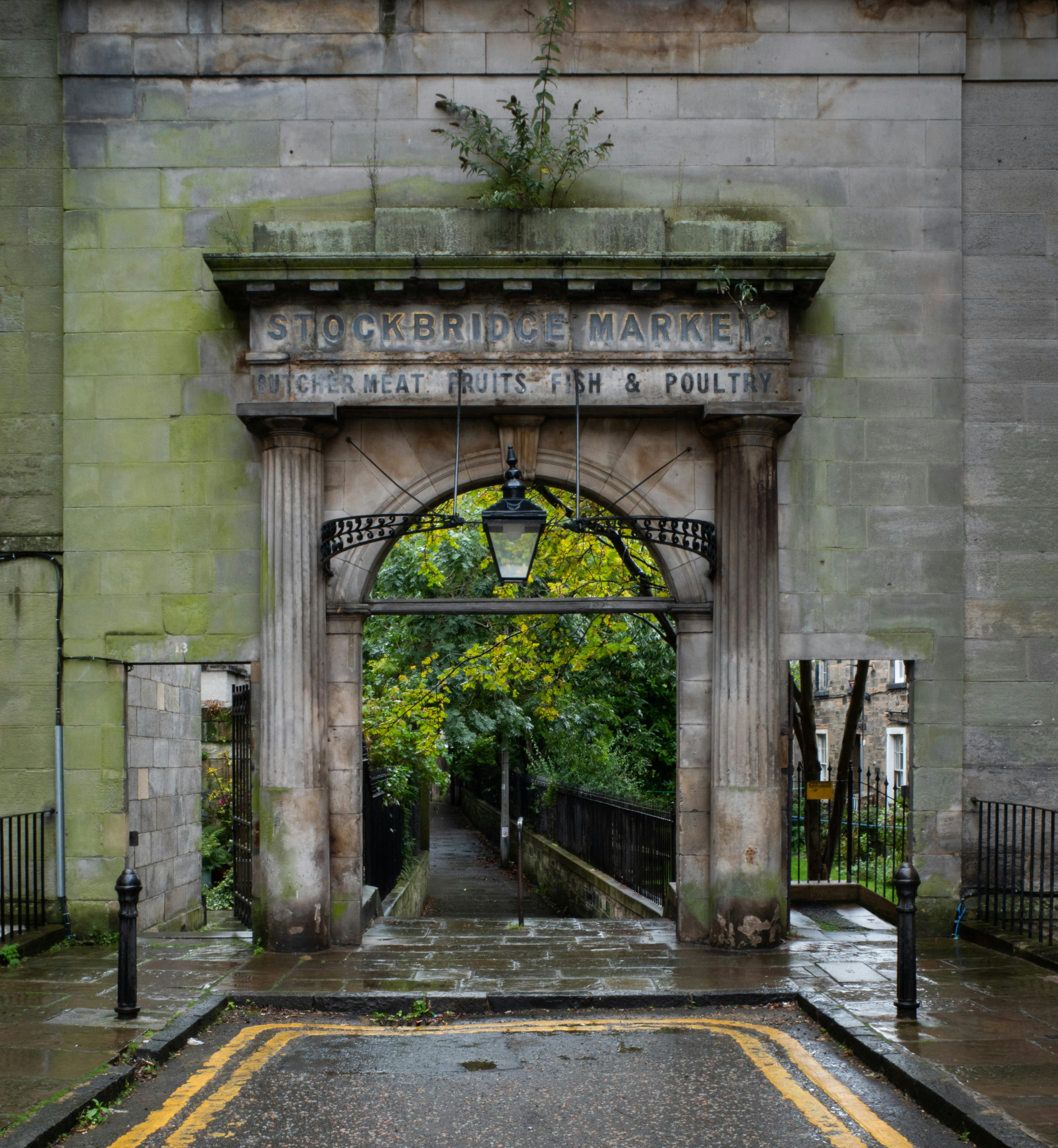 Historic Stockbridge Market Entrance in Edinburgh · Free Stock Photo