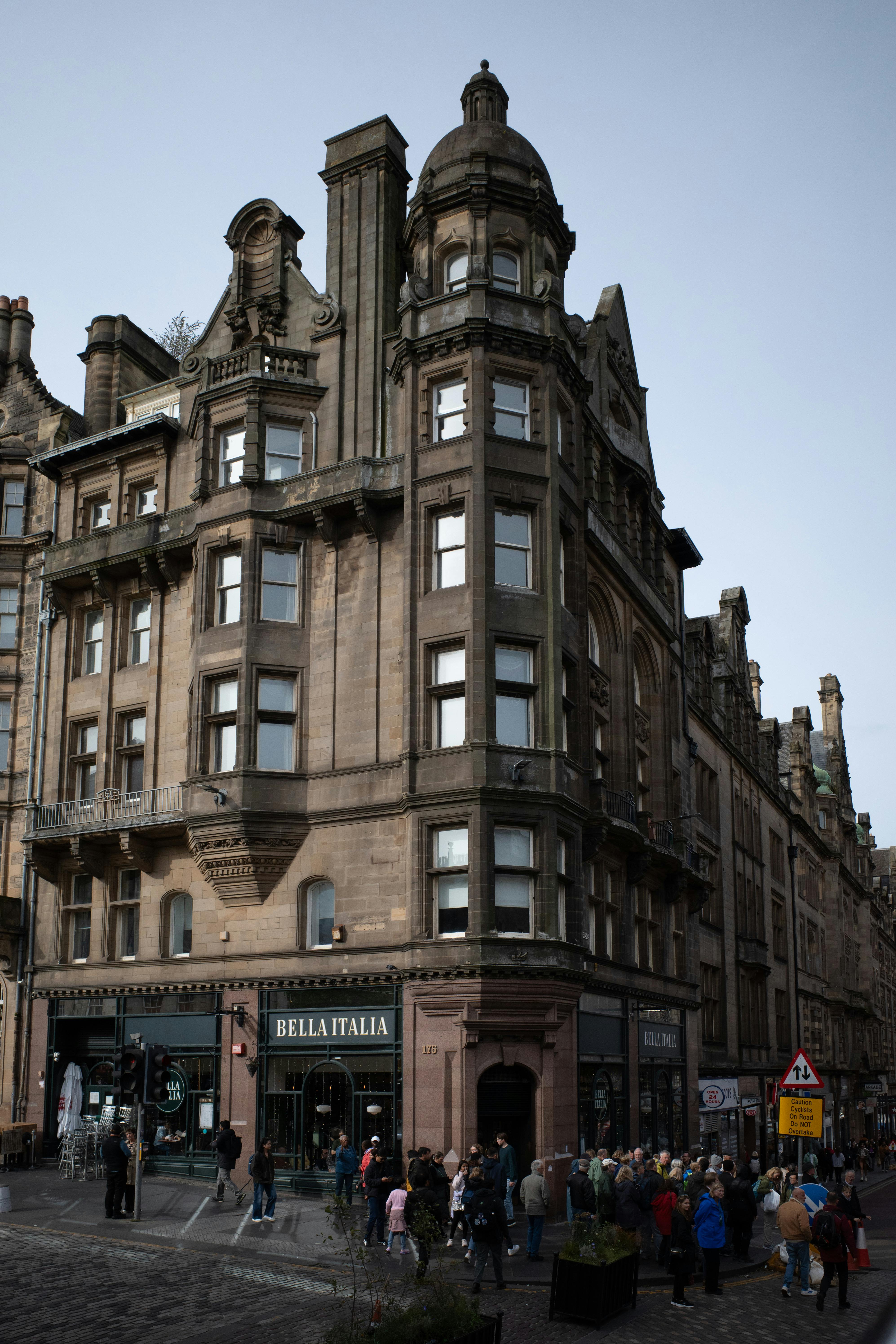 Historic Edinburgh Building with Bella Italia · Free Stock Photo