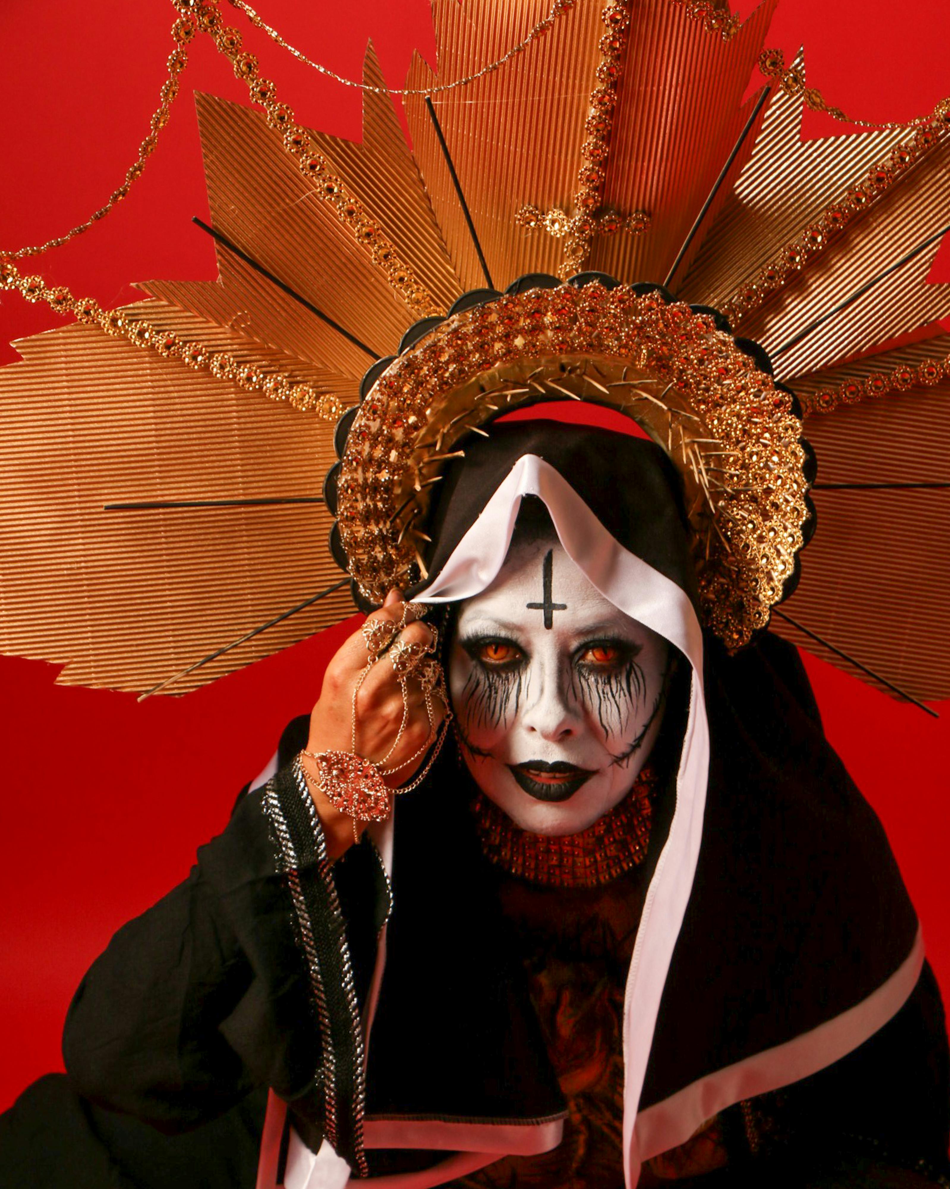 Dramatic Portrait of Theatrical Performer in Costume · Free Stock Photo