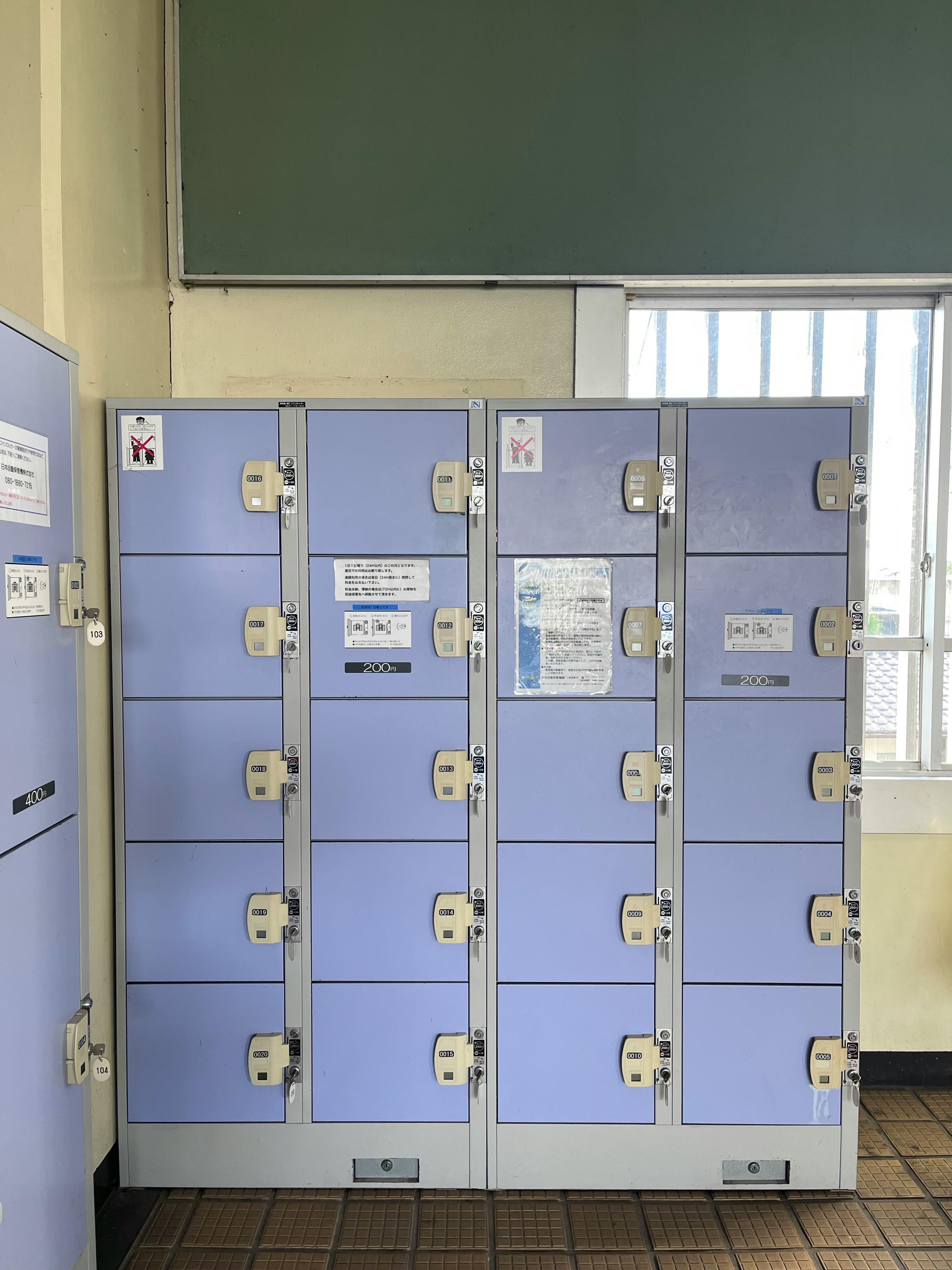 Pastel blue lockers in educational setting · Free Stock Photo