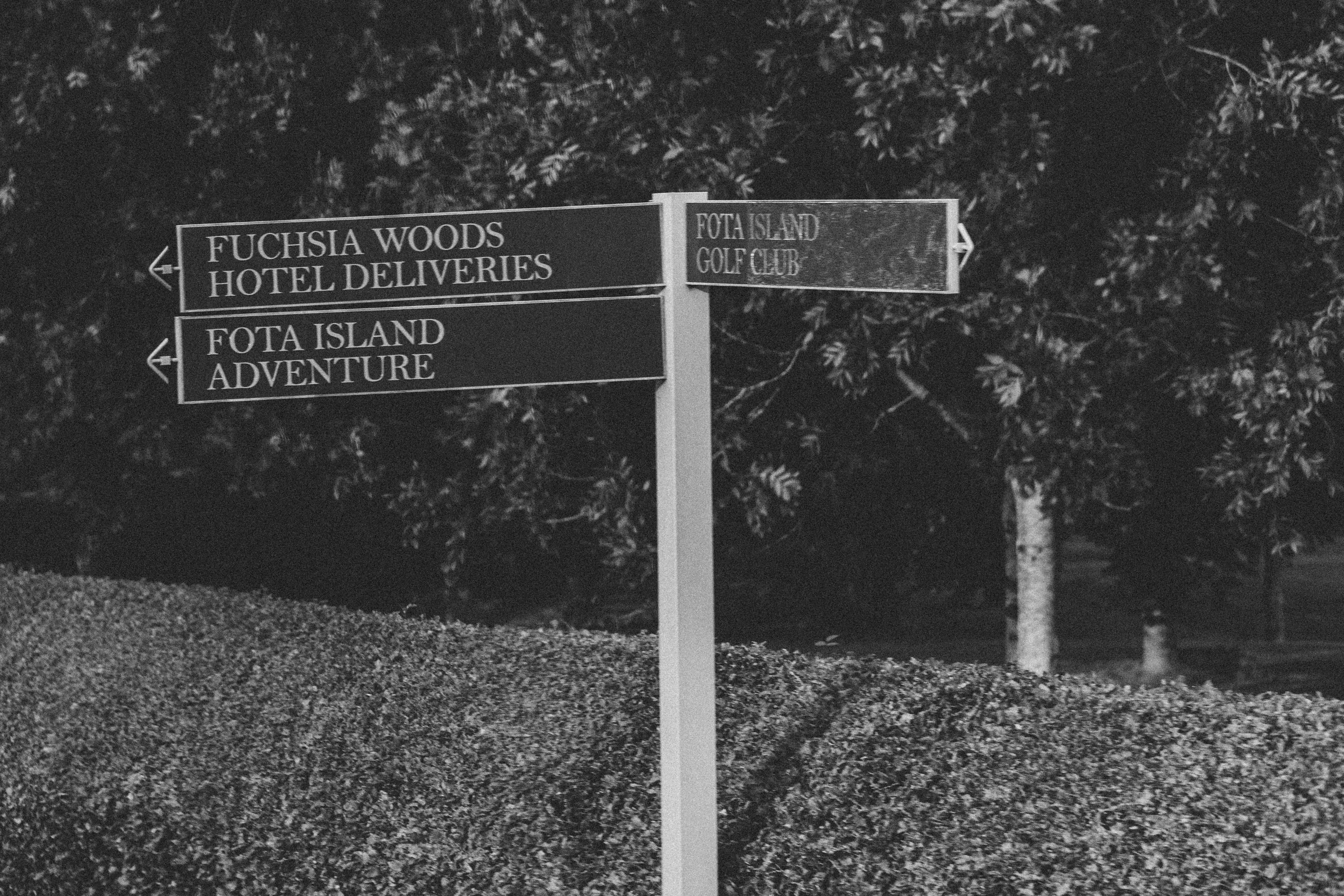 Fota Island Directional Sign in Monochrome · Free Stock Photo