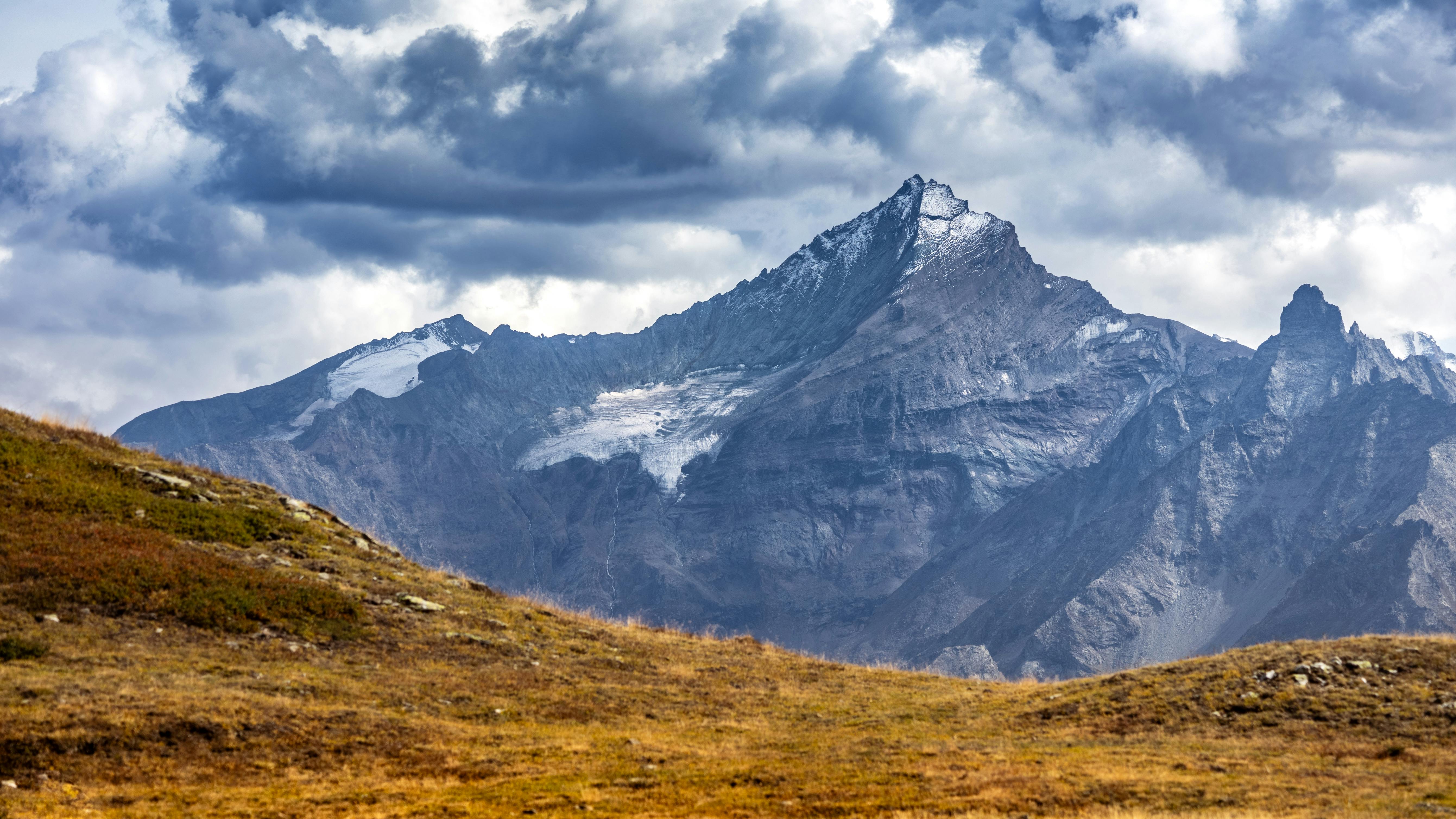 Stunning Alpine Landscape with Majestic Peaks · Free Stock Photo