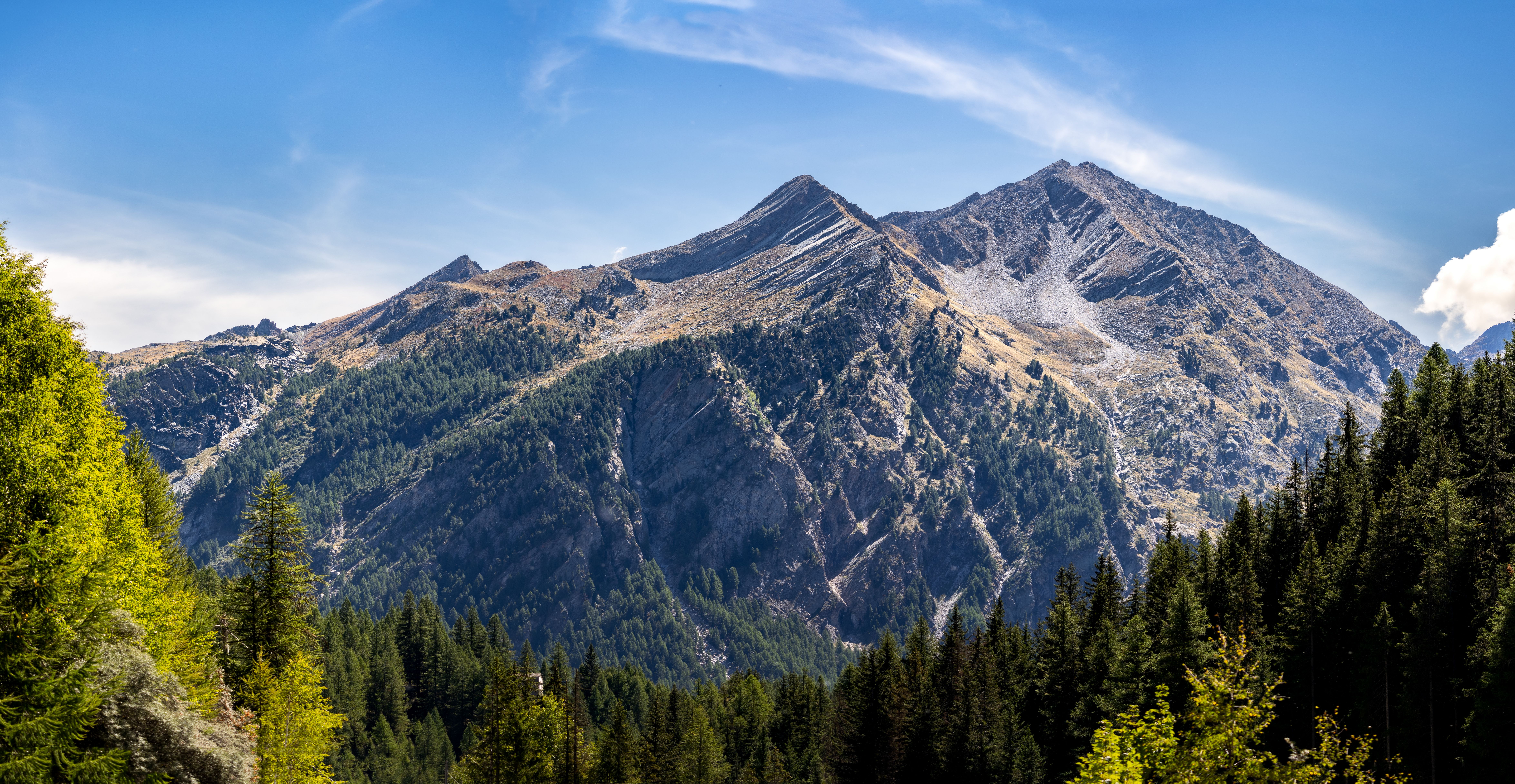 Stunning Alpine Mountain Peaks in Summer · Free Stock Photo
