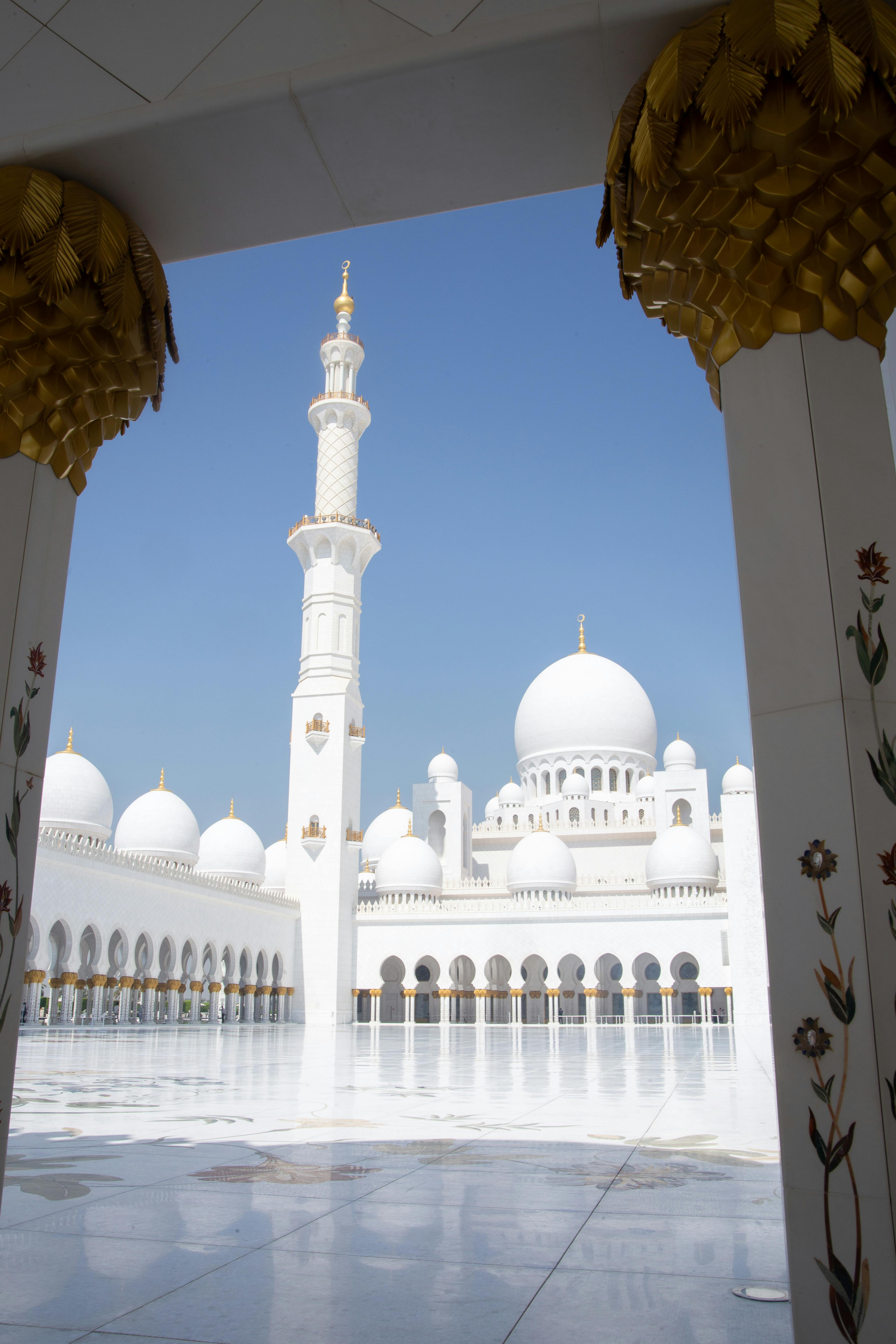 Photo of a White Muslim Mosque · Free Stock Photo