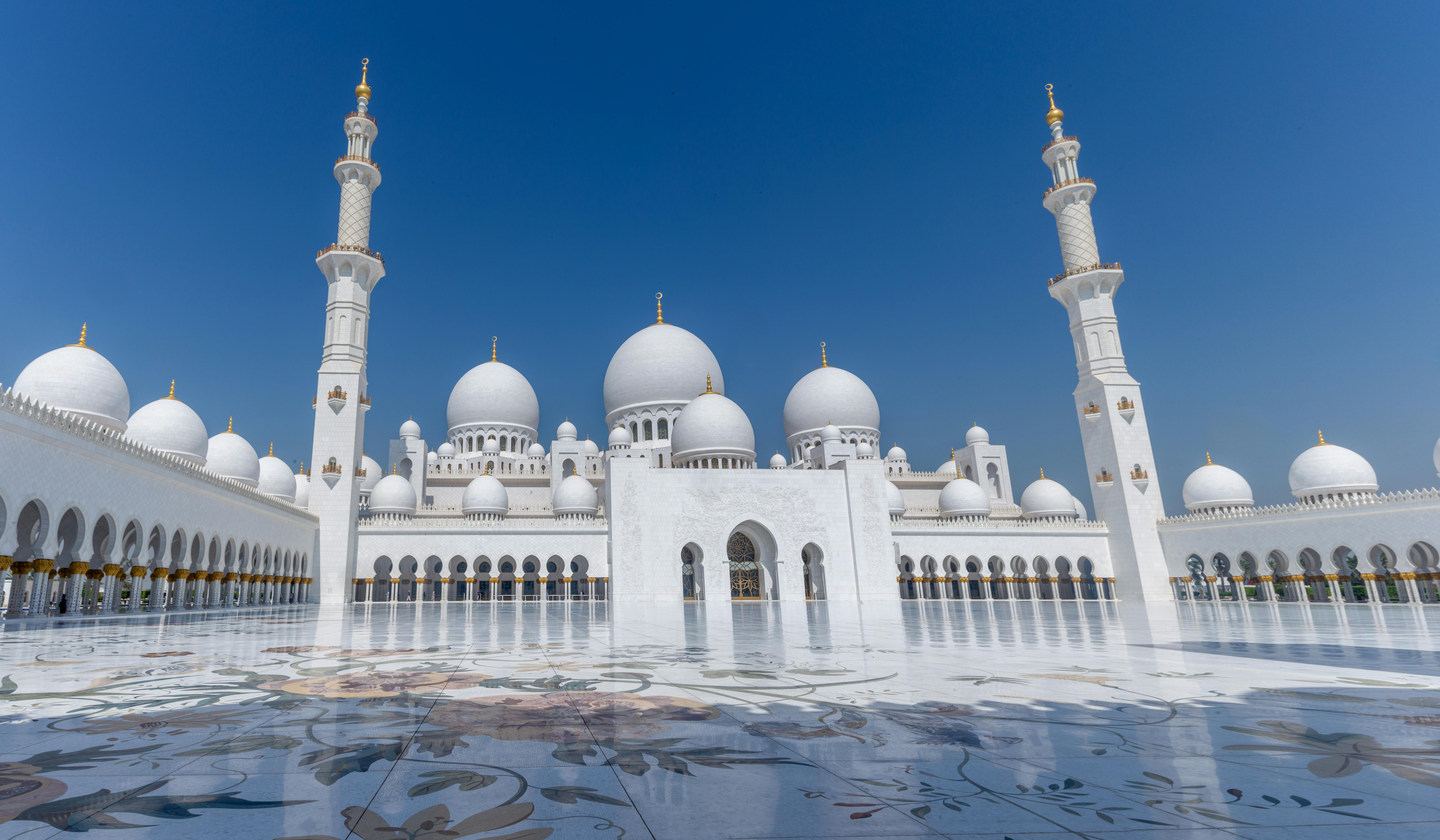 Stunning Architecture of Sheikh Zayed Grand Mosque · Free Stock Photo