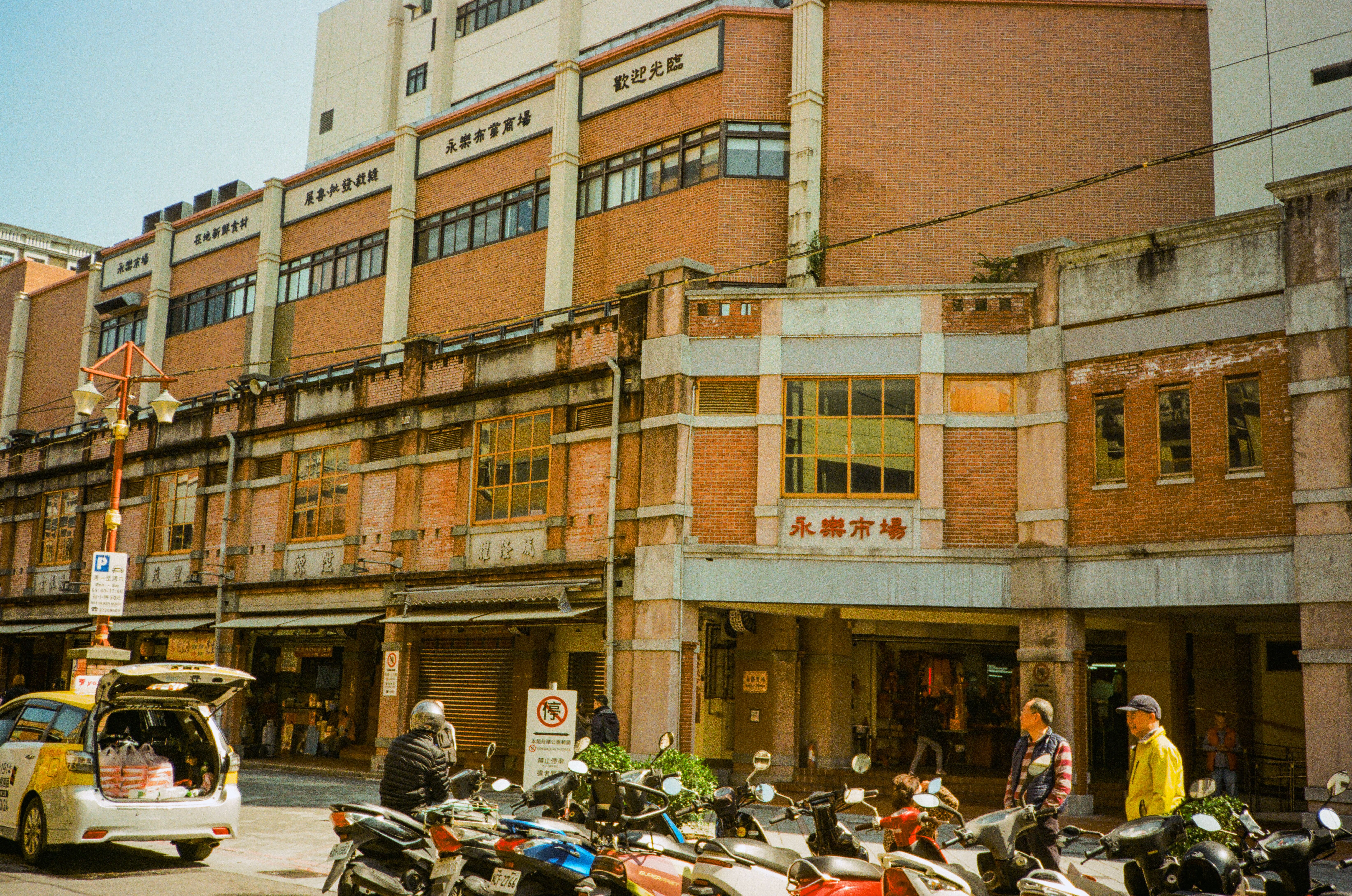 Historic Architecture and Daily Life in Taipei · Free Stock Photo