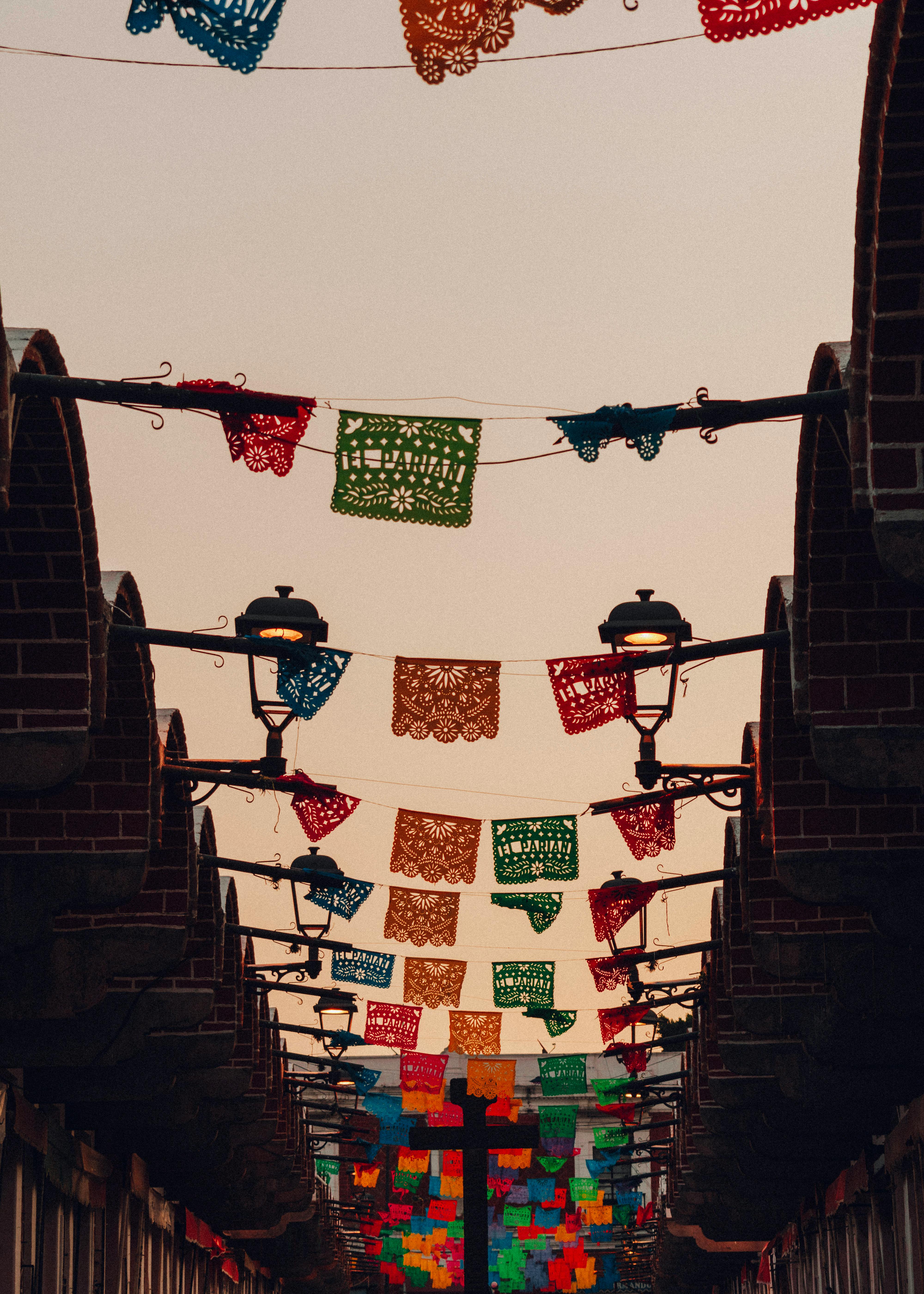 Hanging Art Photos, Download The BEST Free Hanging Art Stock Photos ...