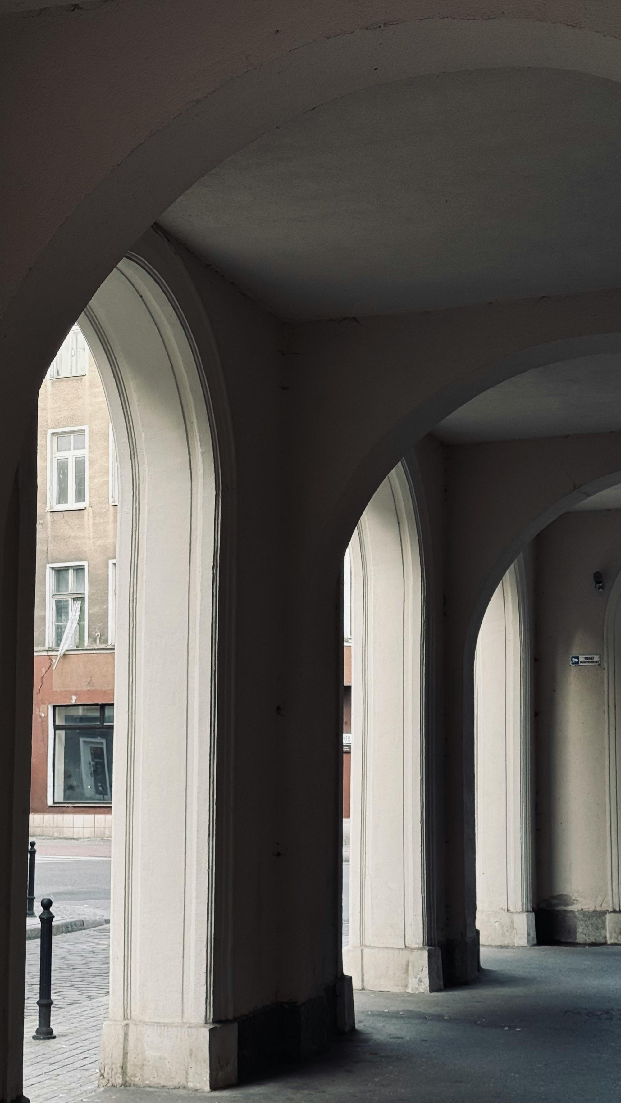 Elegant Architectural Passage with Arched Columns · Free Stock Photo