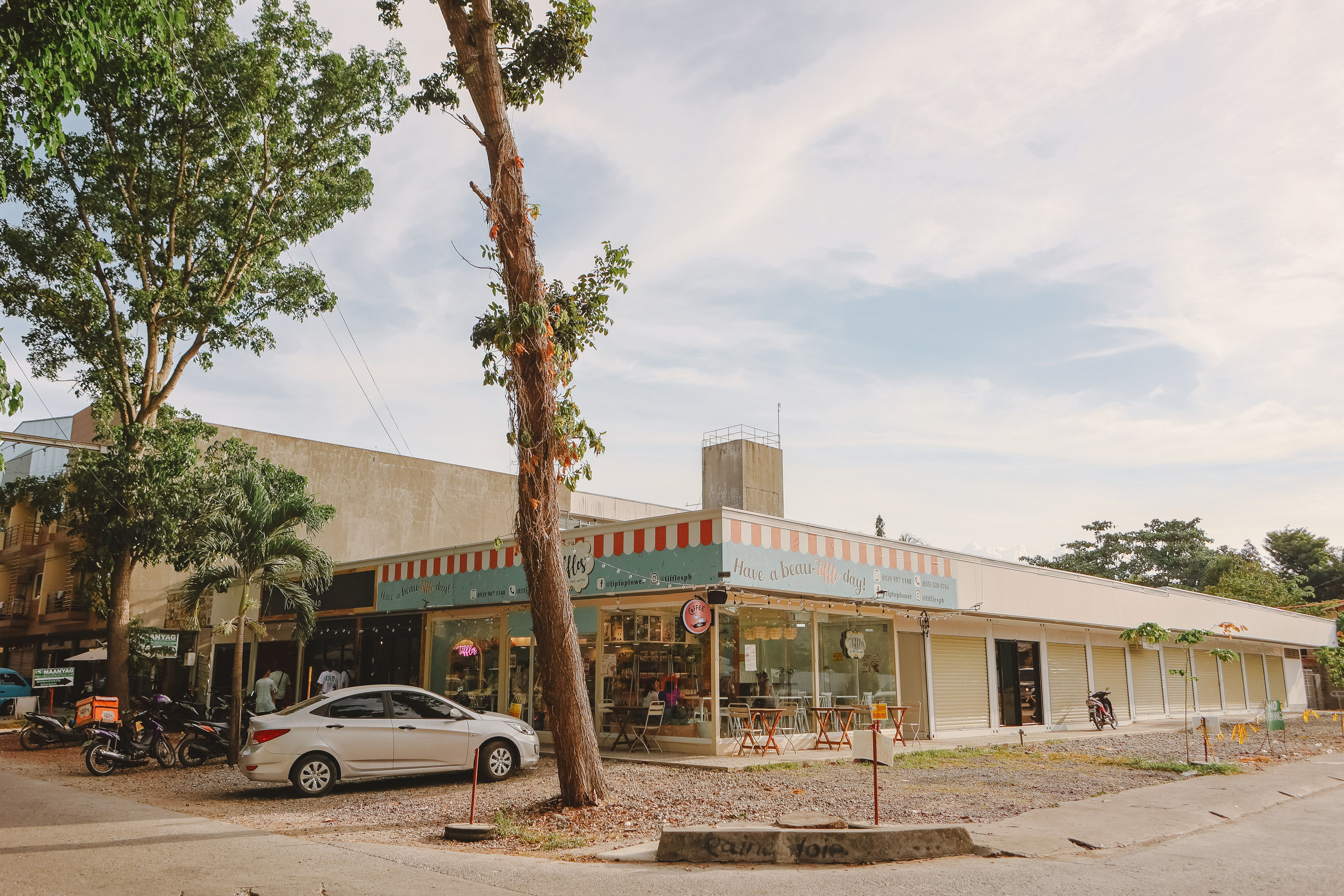 Charming Street View of Local Cafe Outdoors · Free Stock Photo