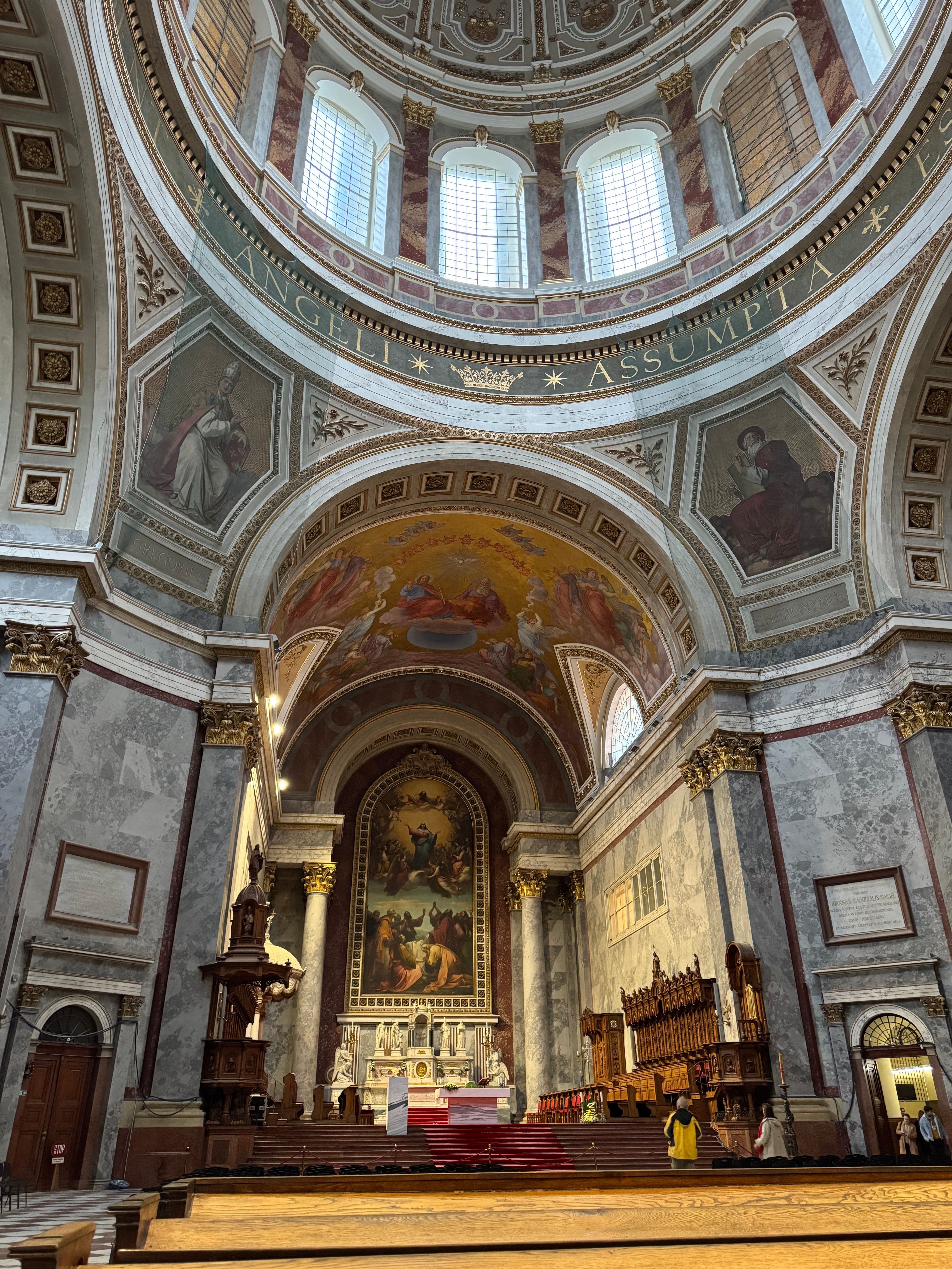 Stunning Interior of a Historic Cathedral Dome · Free Stock Photo