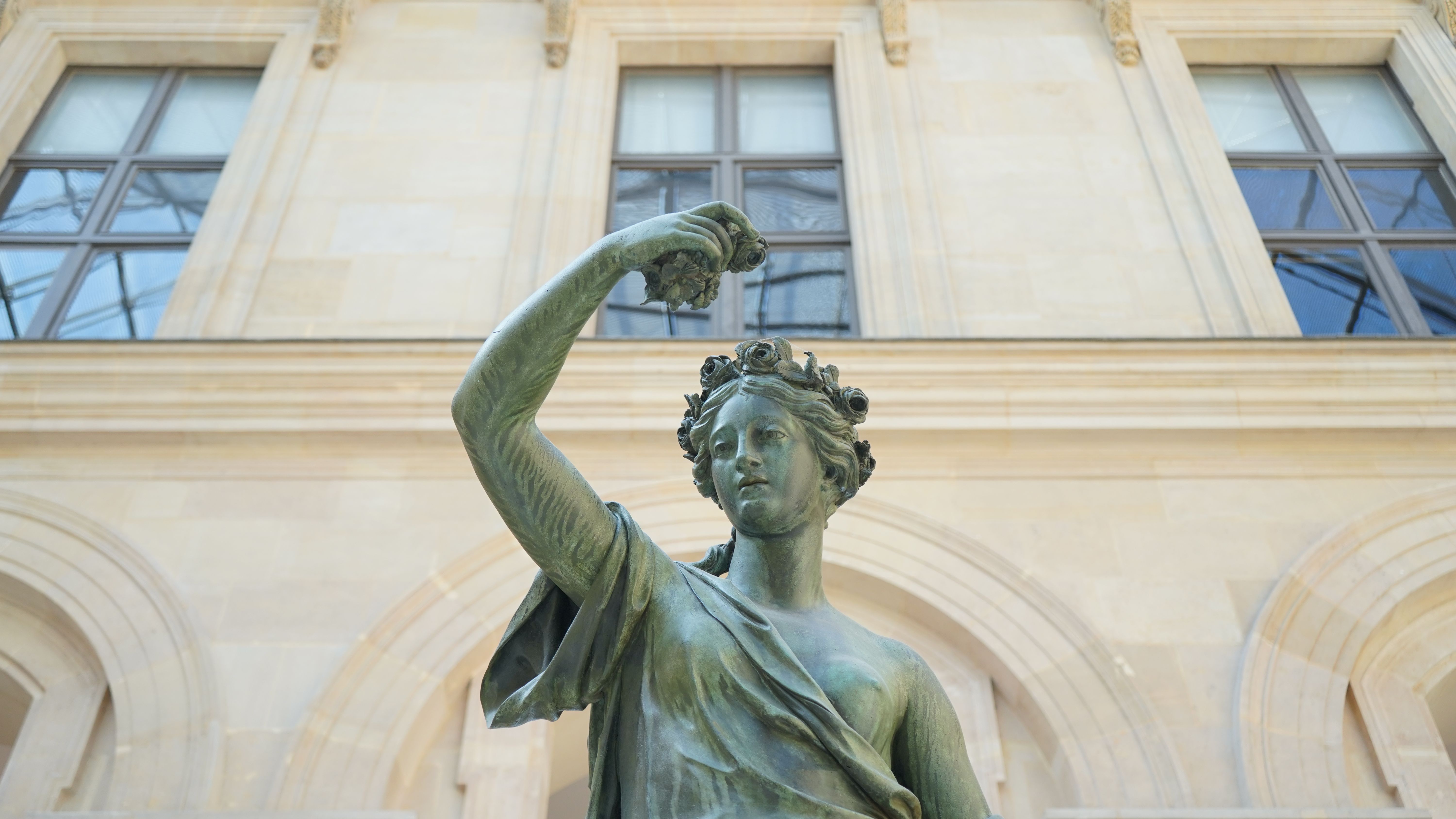 Elegant Statue in Classic Architectural Setting · Free Stock Photo