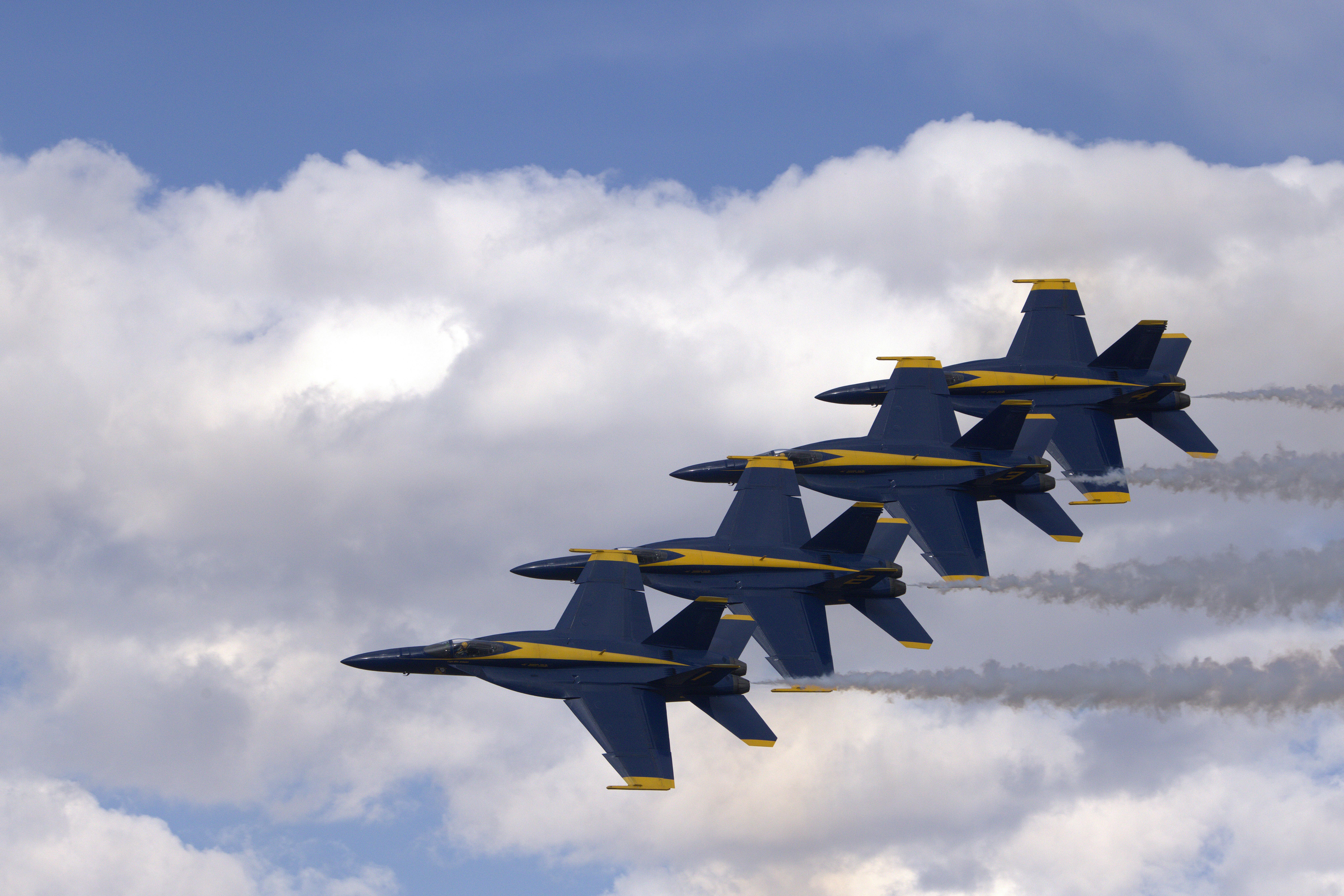 Precision Flight of Four Military Jets in Formation · Free Stock Photo