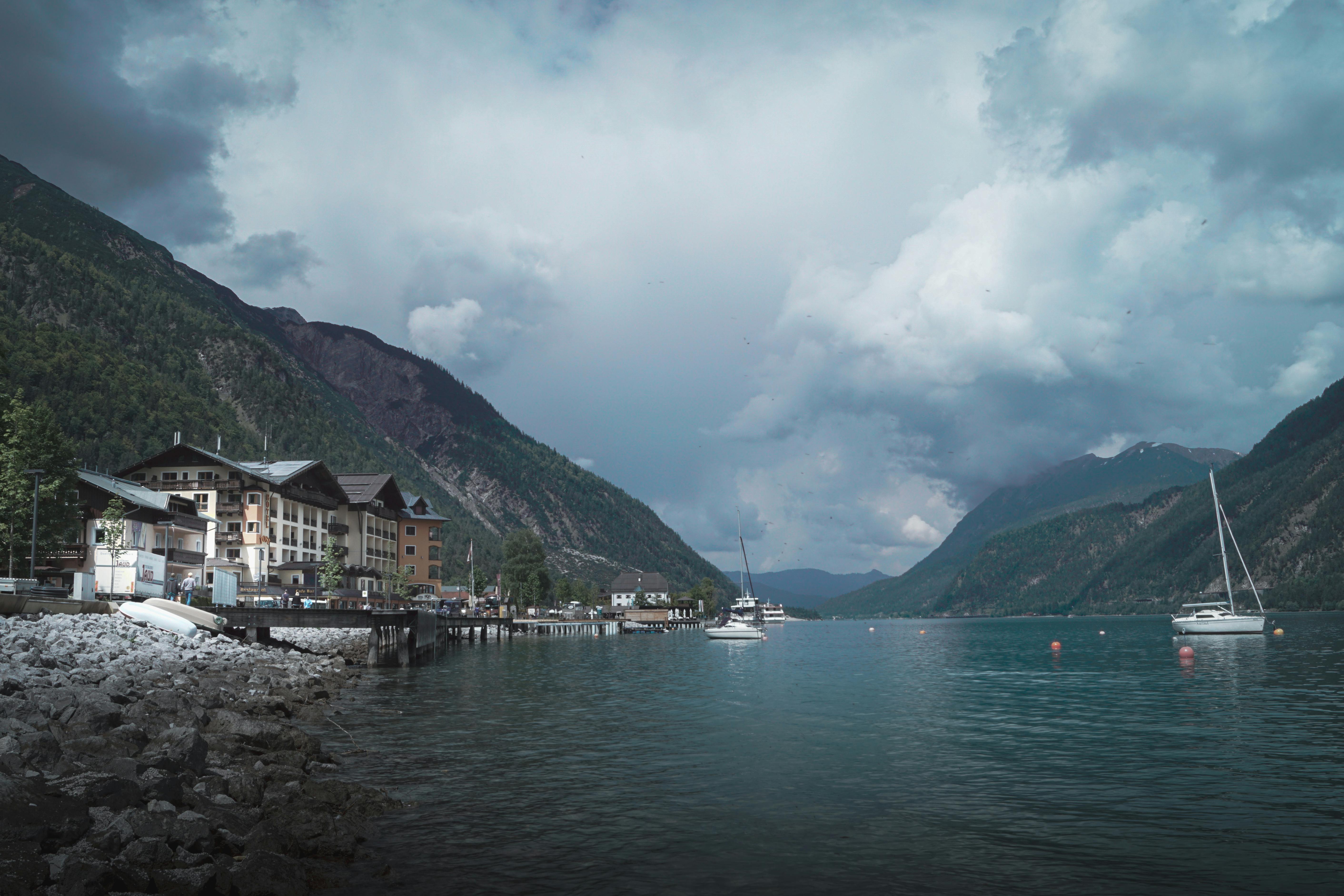 Buildings By The Lake · Free Stock Photo