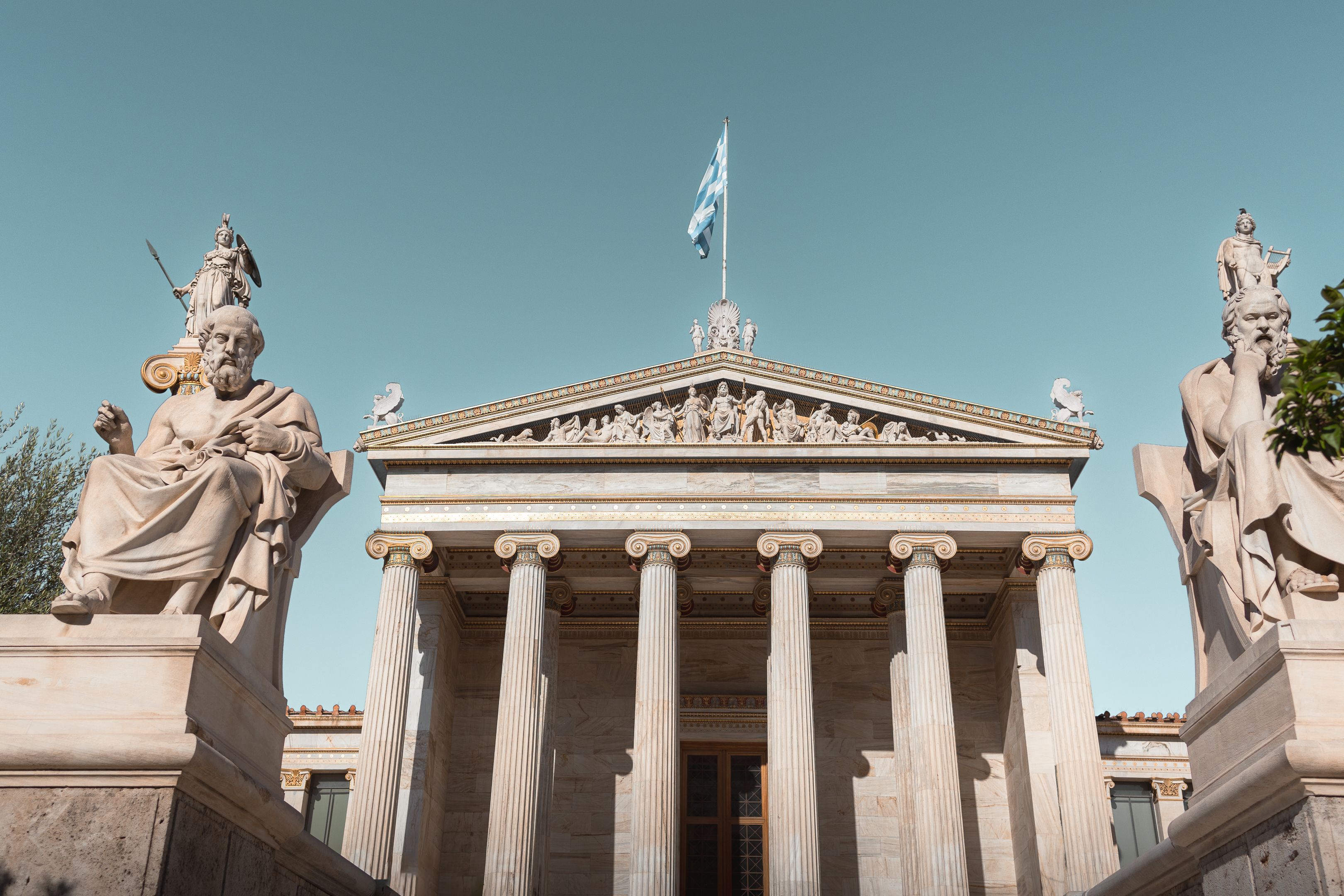 Academia De Atenas Com Estátuas Icônicas Na Grécia · Foto profissional ...