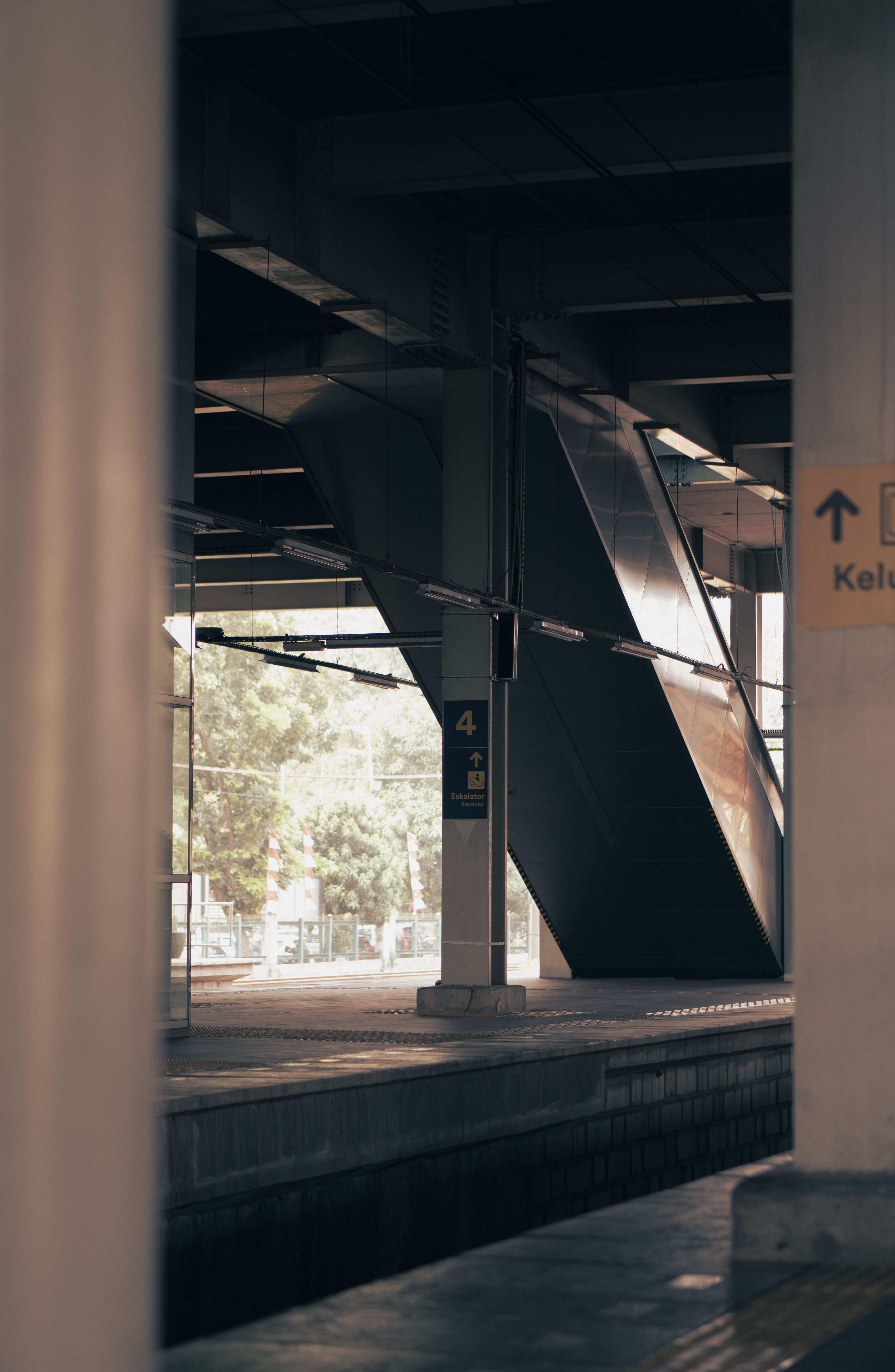 Urban Train Station Platform in Daylight · Free Stock Photo