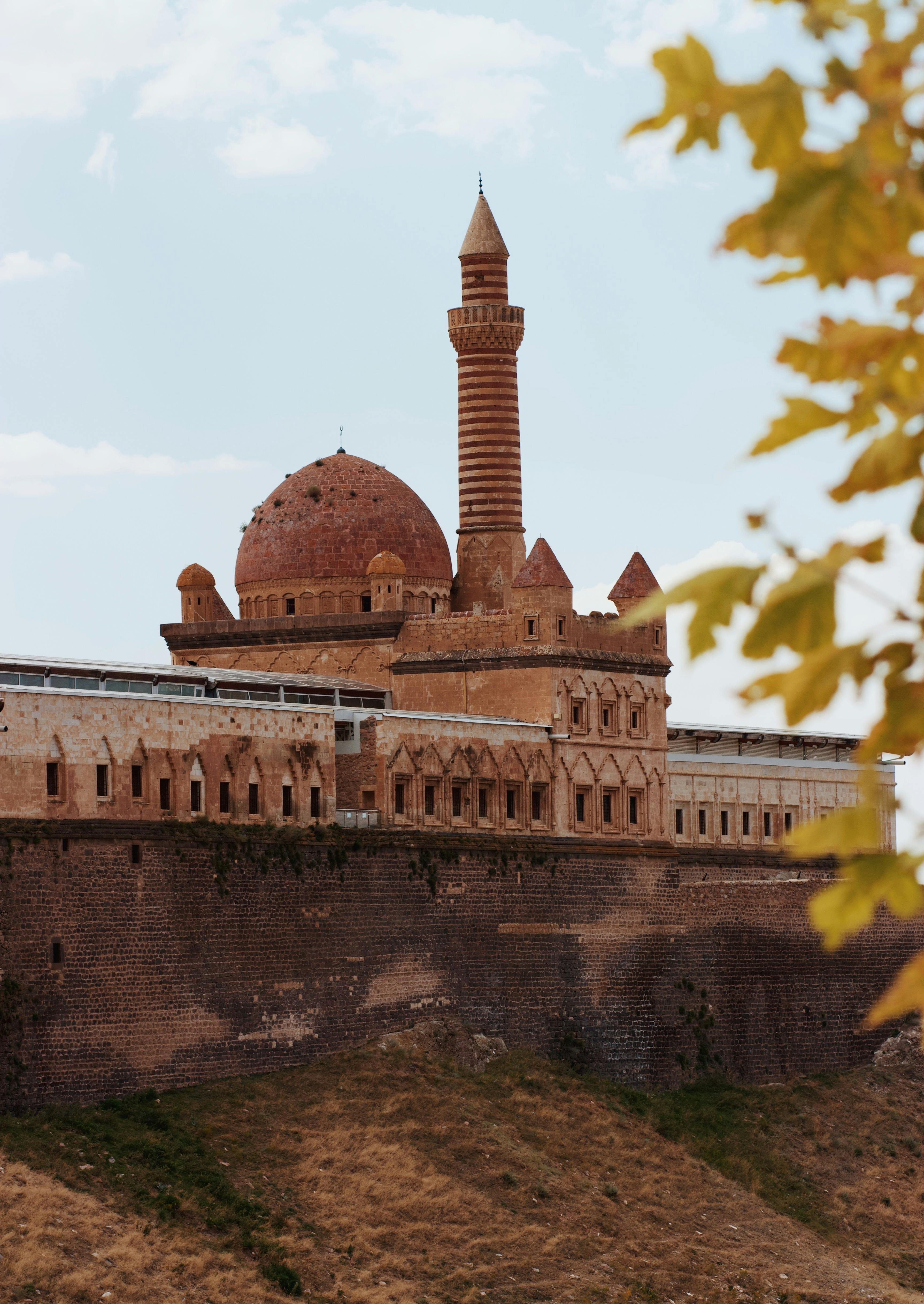 Majestic Middle Eastern Fort with Ancient Architecture · Free Stock Photo
