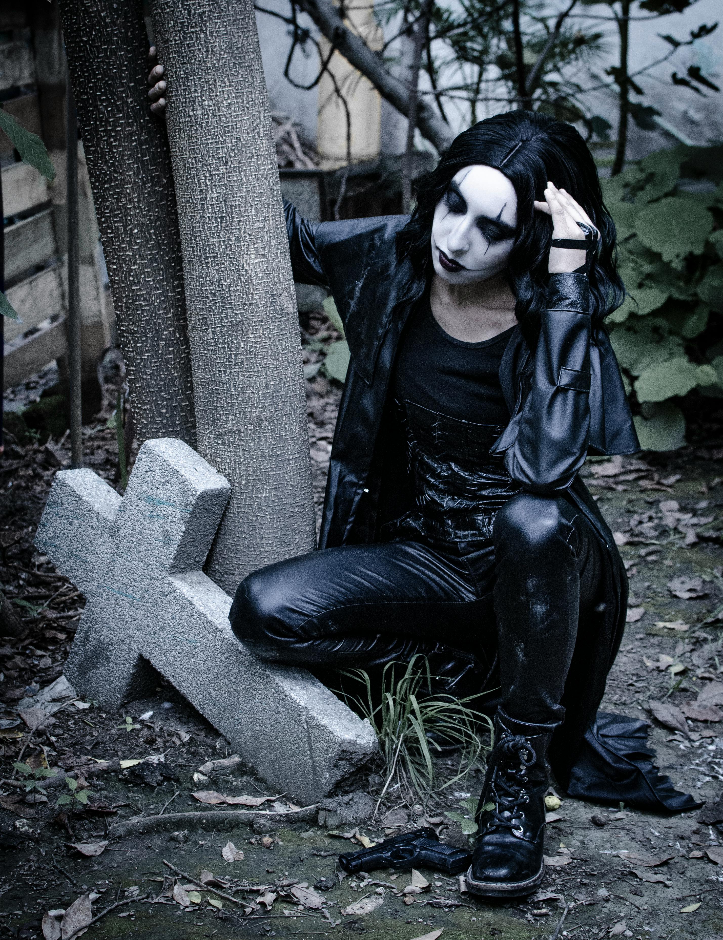 Gothic Figure in Graveyard Setting · Free Stock Photo