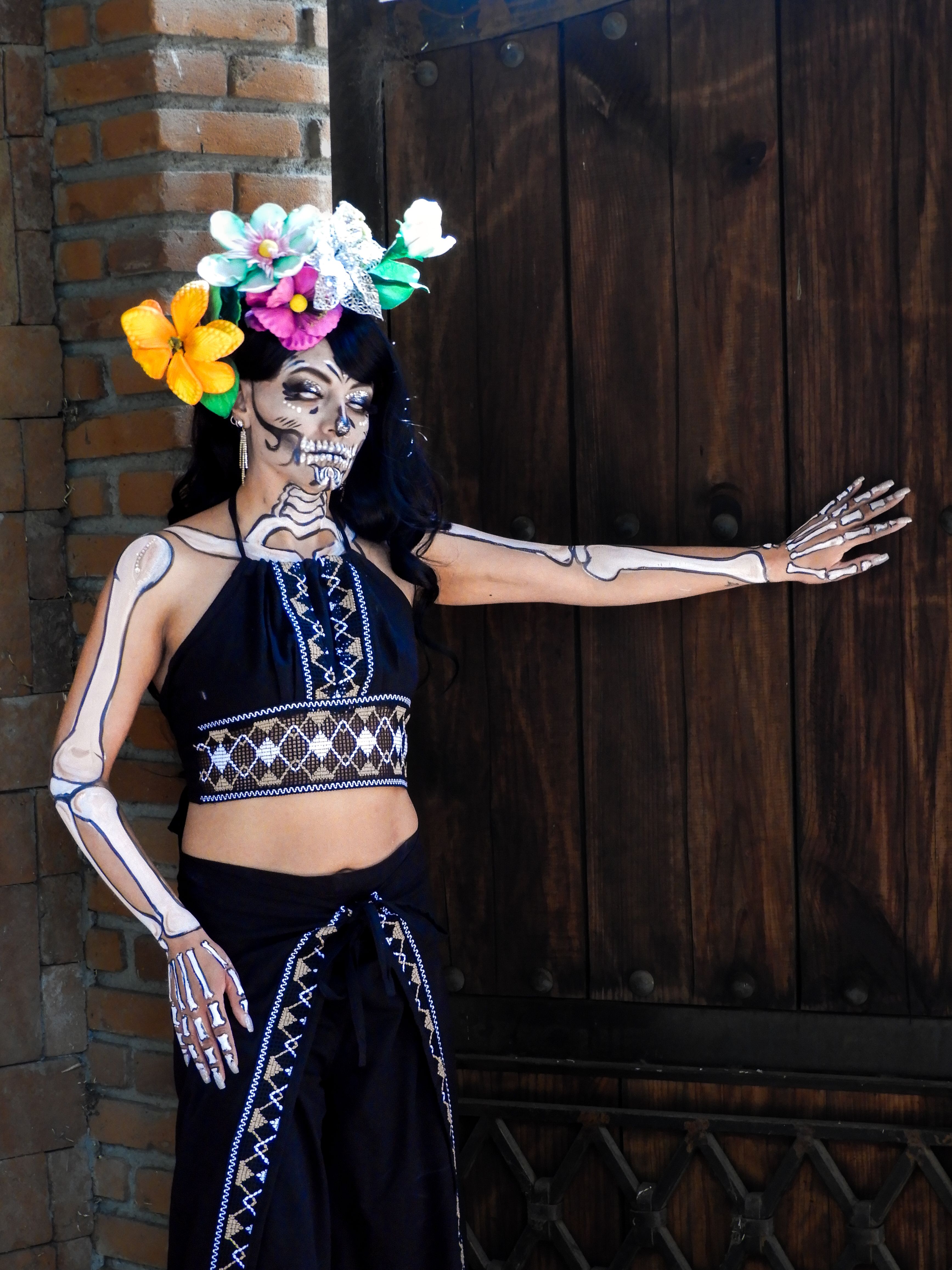 Elegant Catrina in Traditional Day of the Dead Costume · Free Stock Photo
