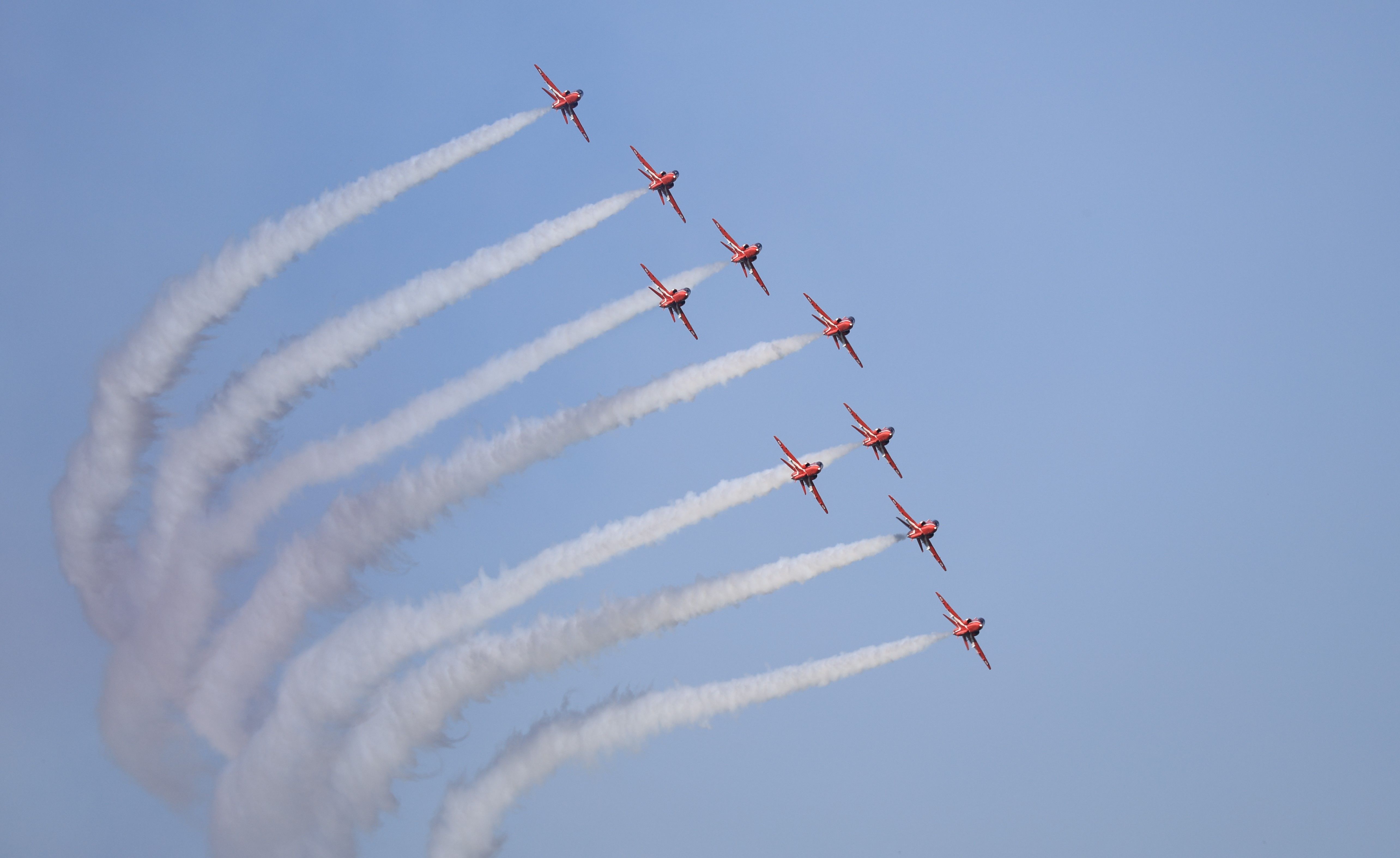 Dazzling Aerial Display by Precision Aircraft Team · Free Stock Photo