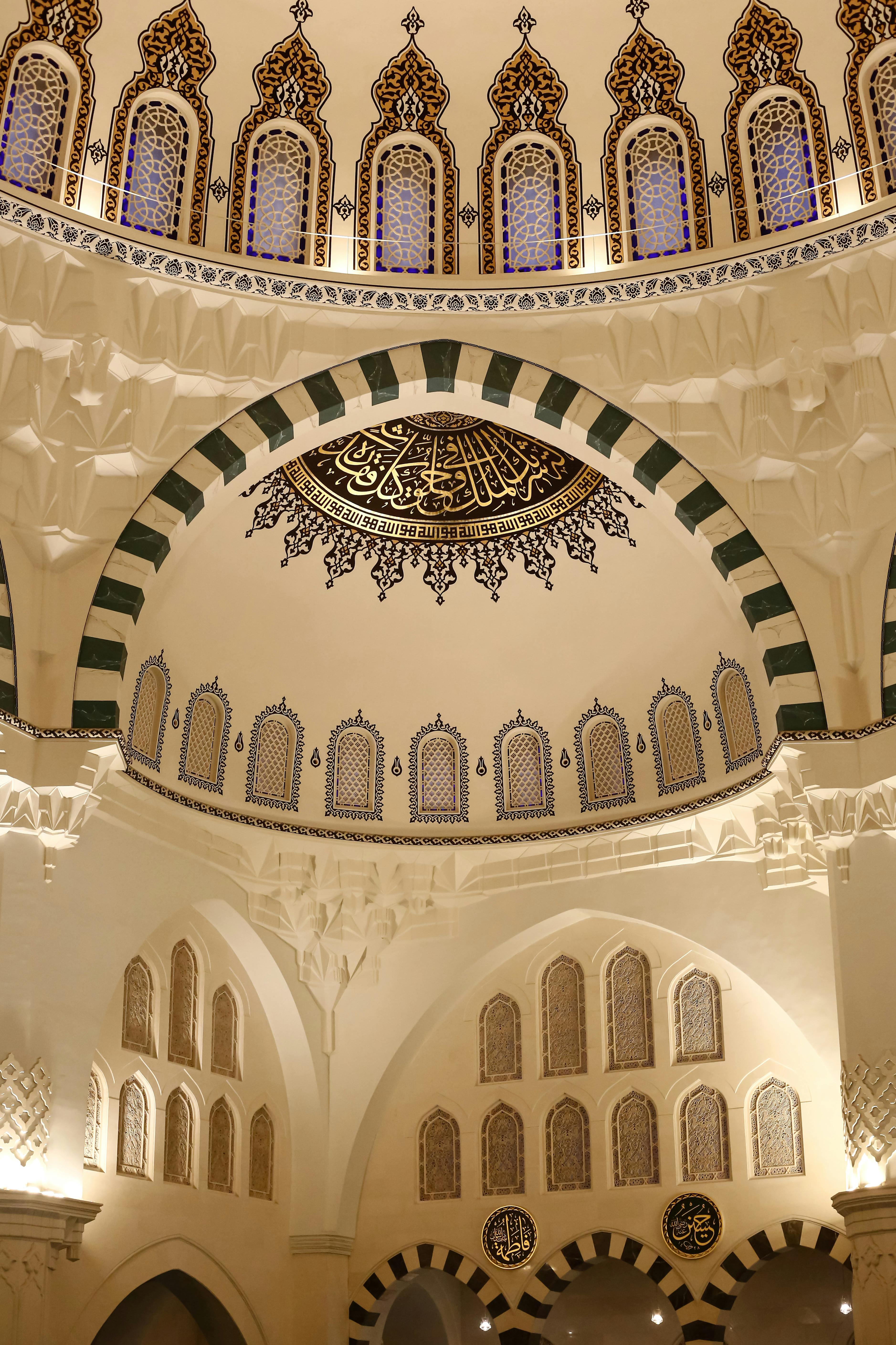 Intricate Islamic Mosque Dome Architecture · Free Stock Photo