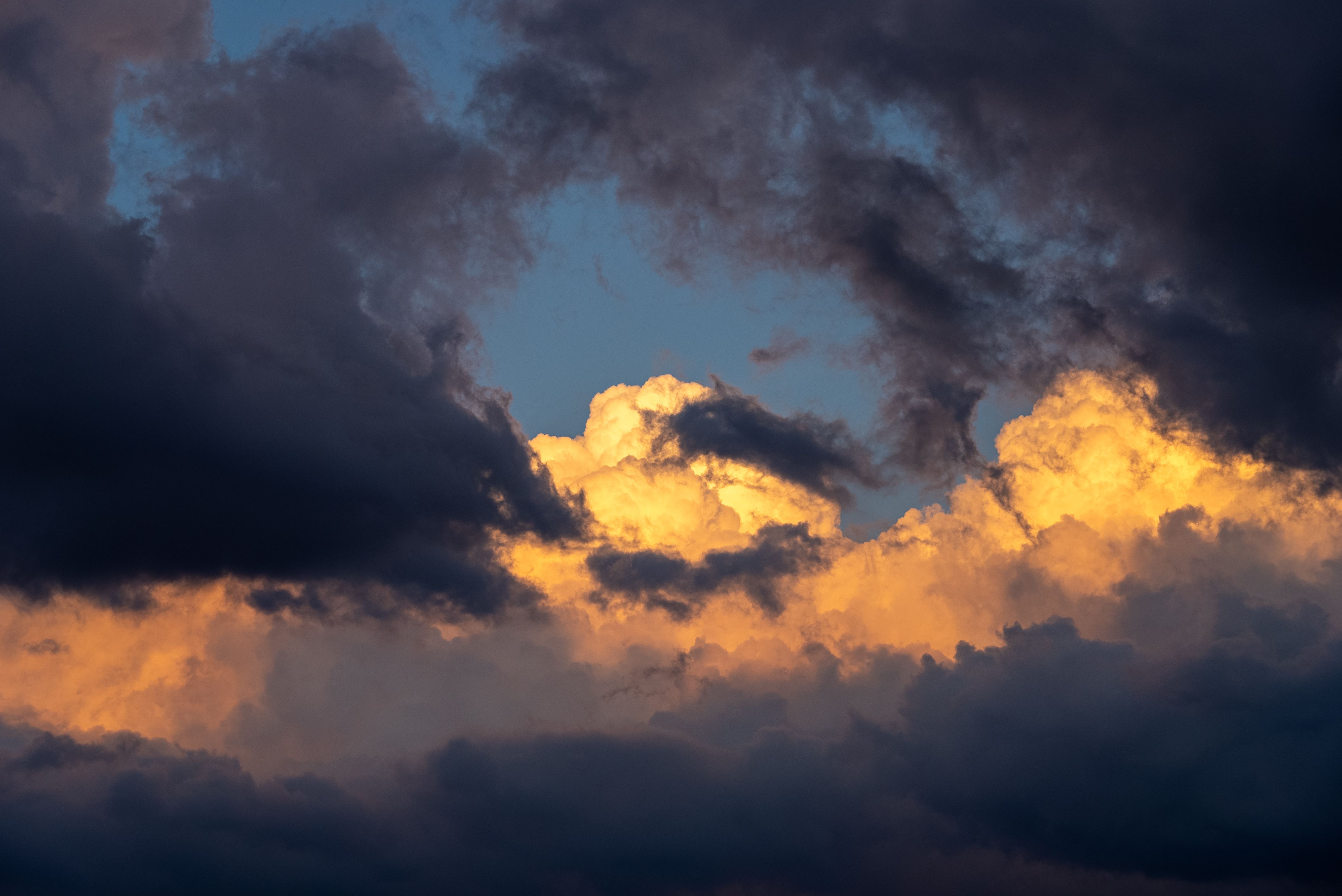 Dramatic Evening Clouds with Golden Light · Free Stock Photo