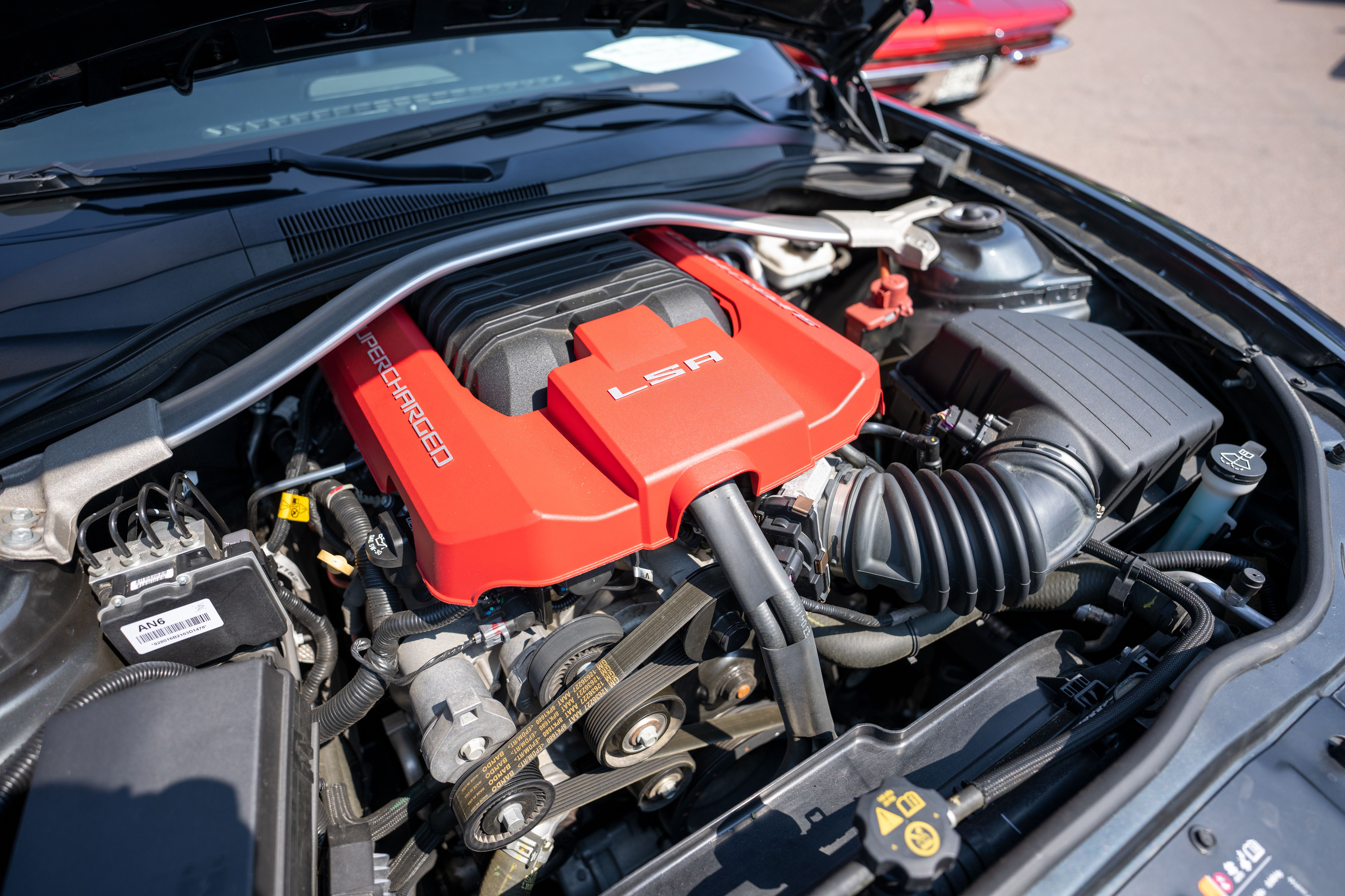 Primer Plano Del Motor De Un Automóvil Lsa Sobrealimentado · Foto de ...