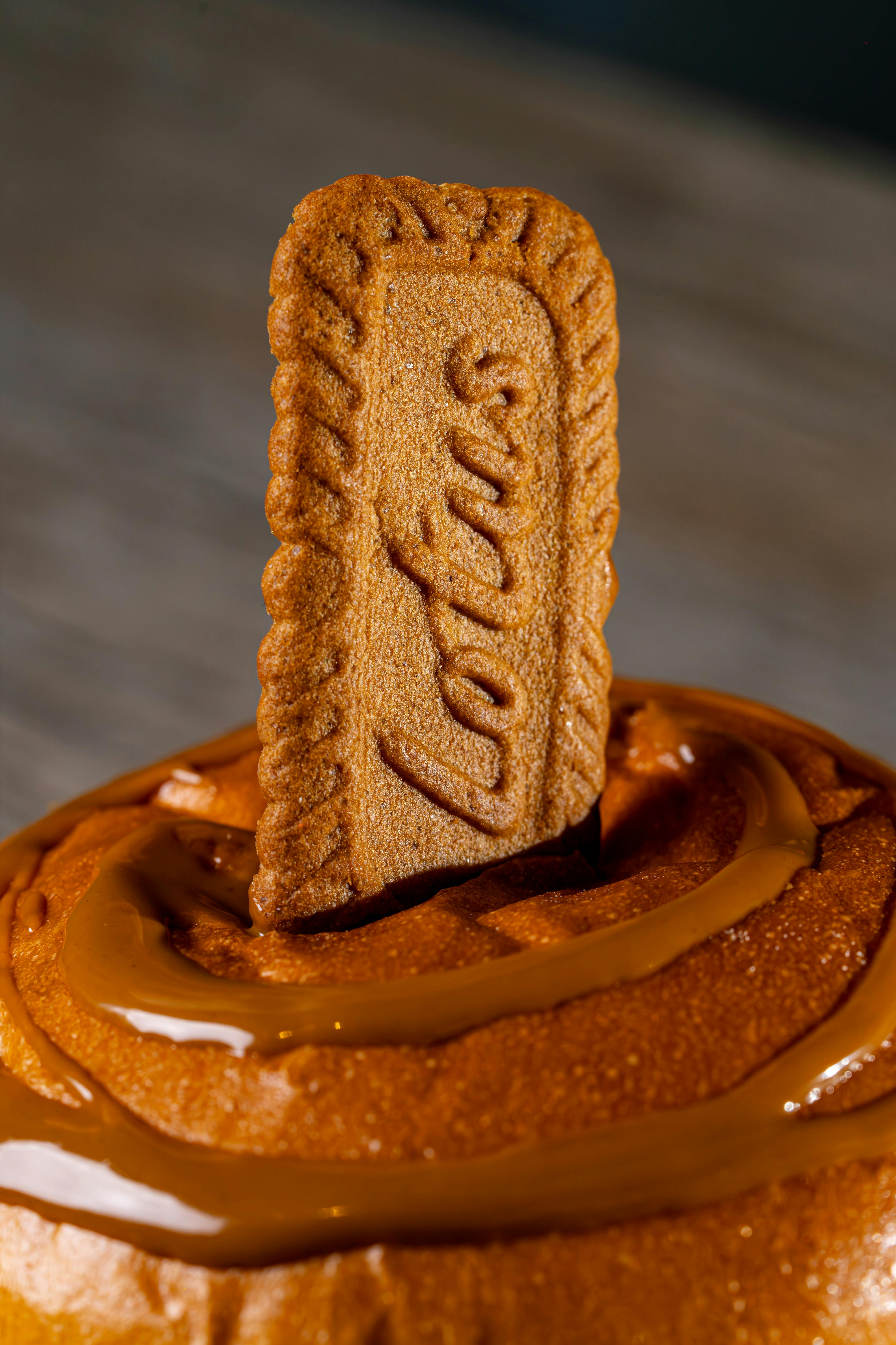 Close-Up of Lotus Biscuit on Caramel Swirl · Free Stock Photo