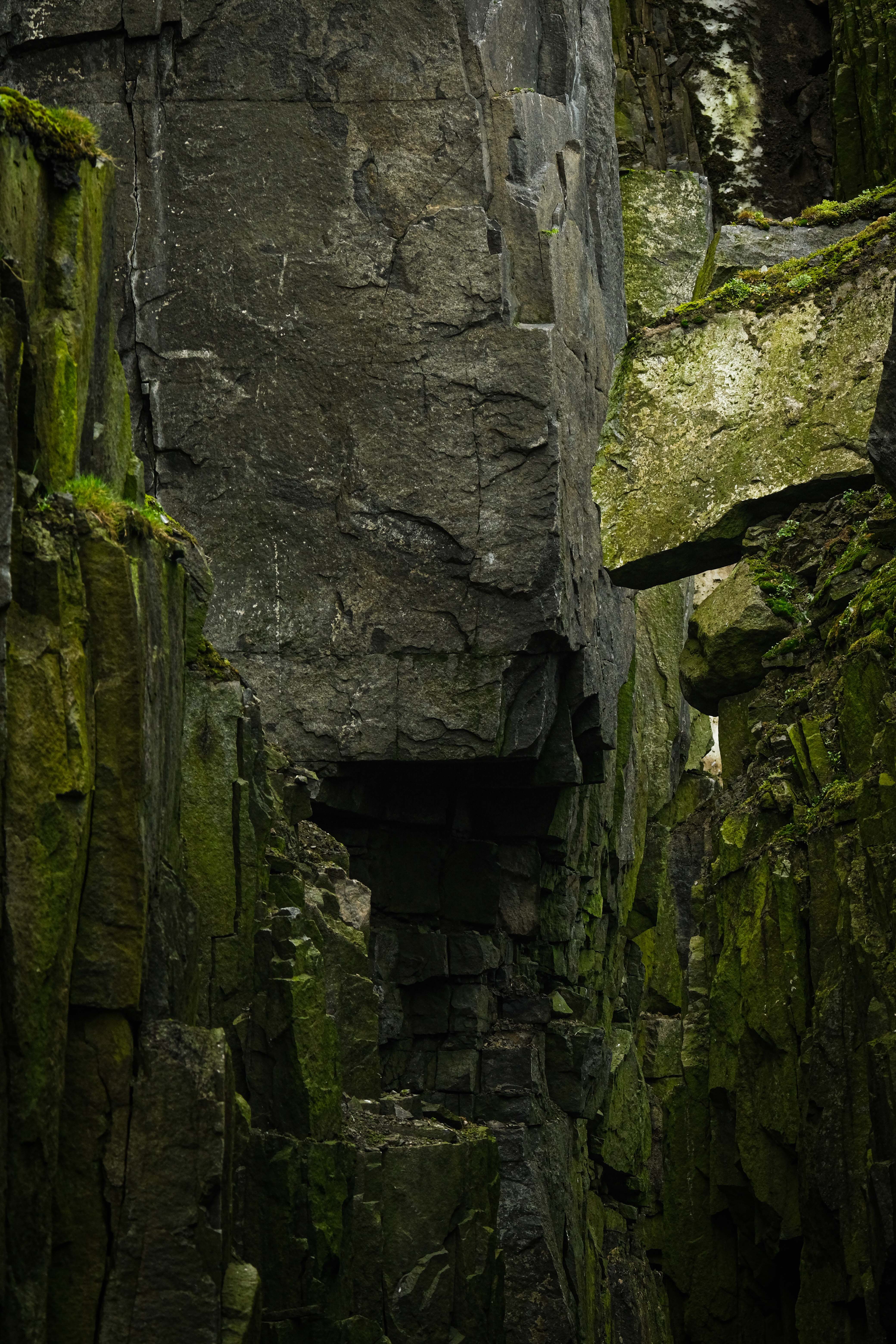 Moss-Covered Narrow Rocky Passage in Nature · Free Stock Photo
