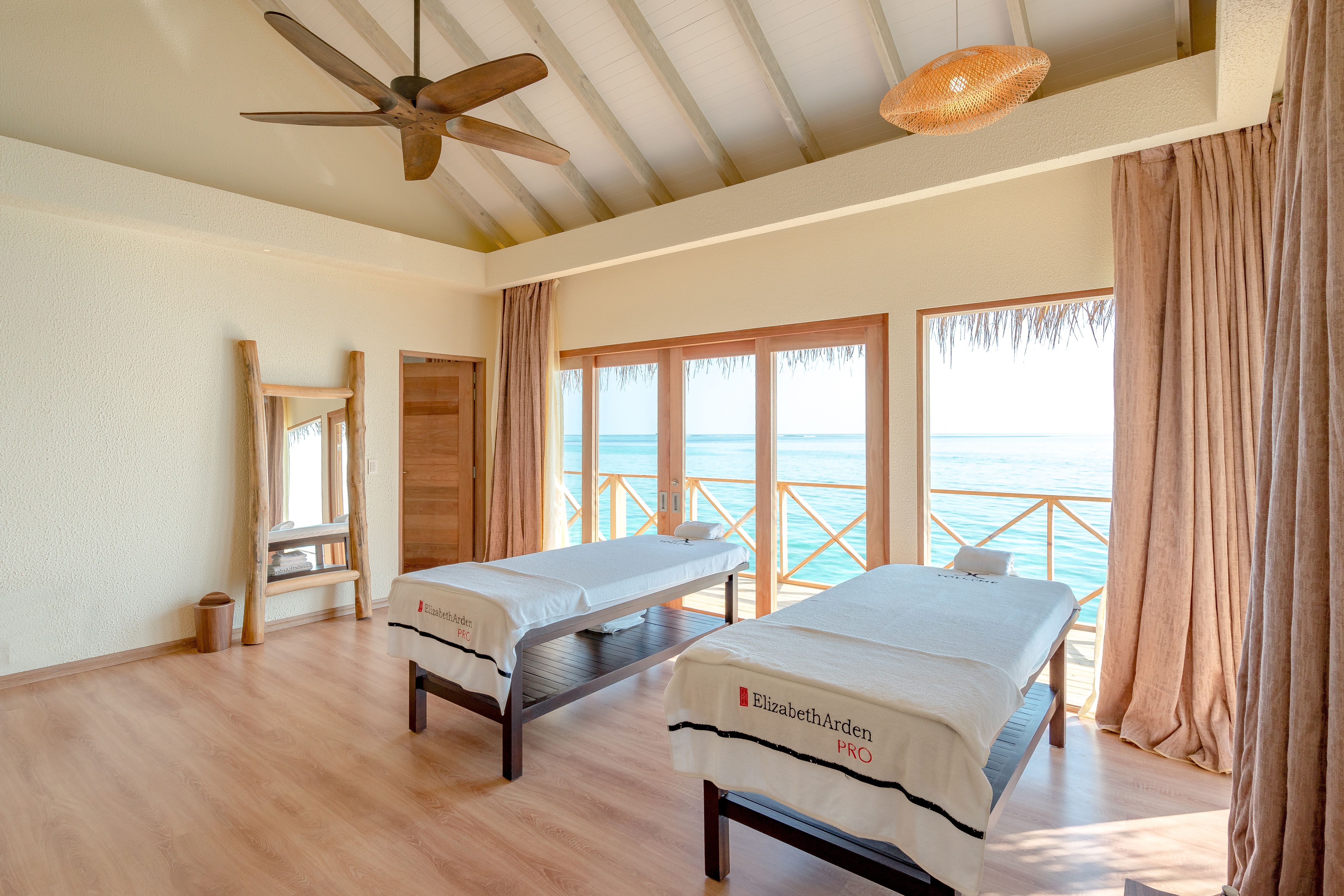 Luxurious Spa Room Overlooking Ocean at Maldives · Free Stock Photo