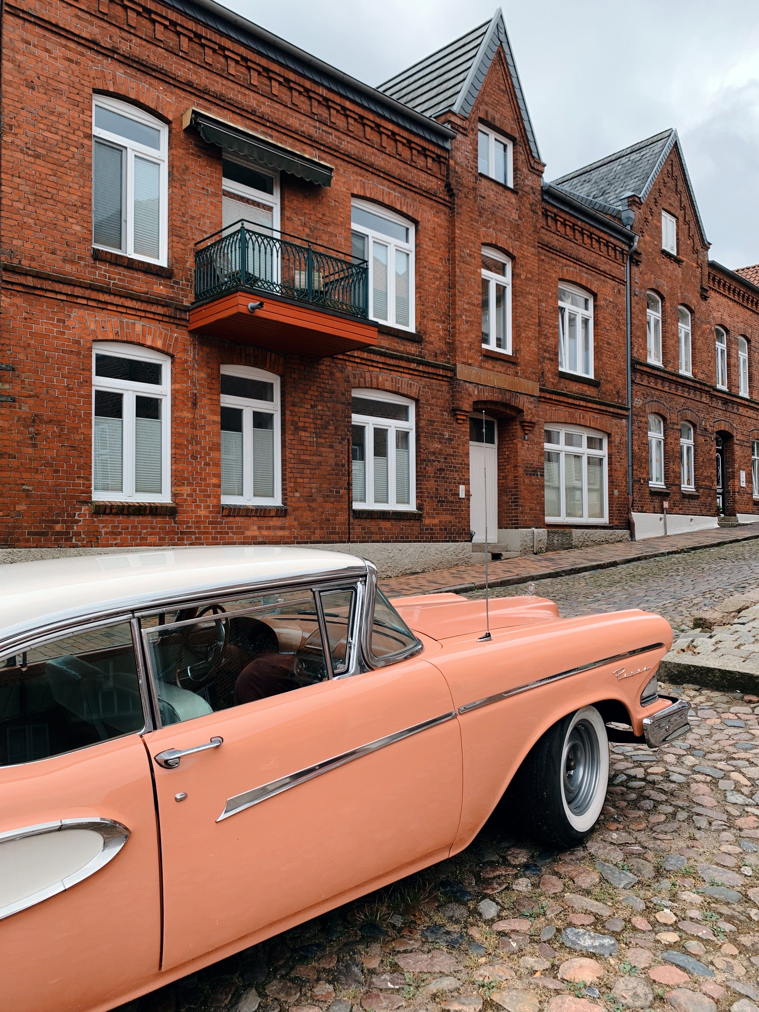 Vintage Car in Historic Plön with Red Brick Architecture · Free Stock Photo