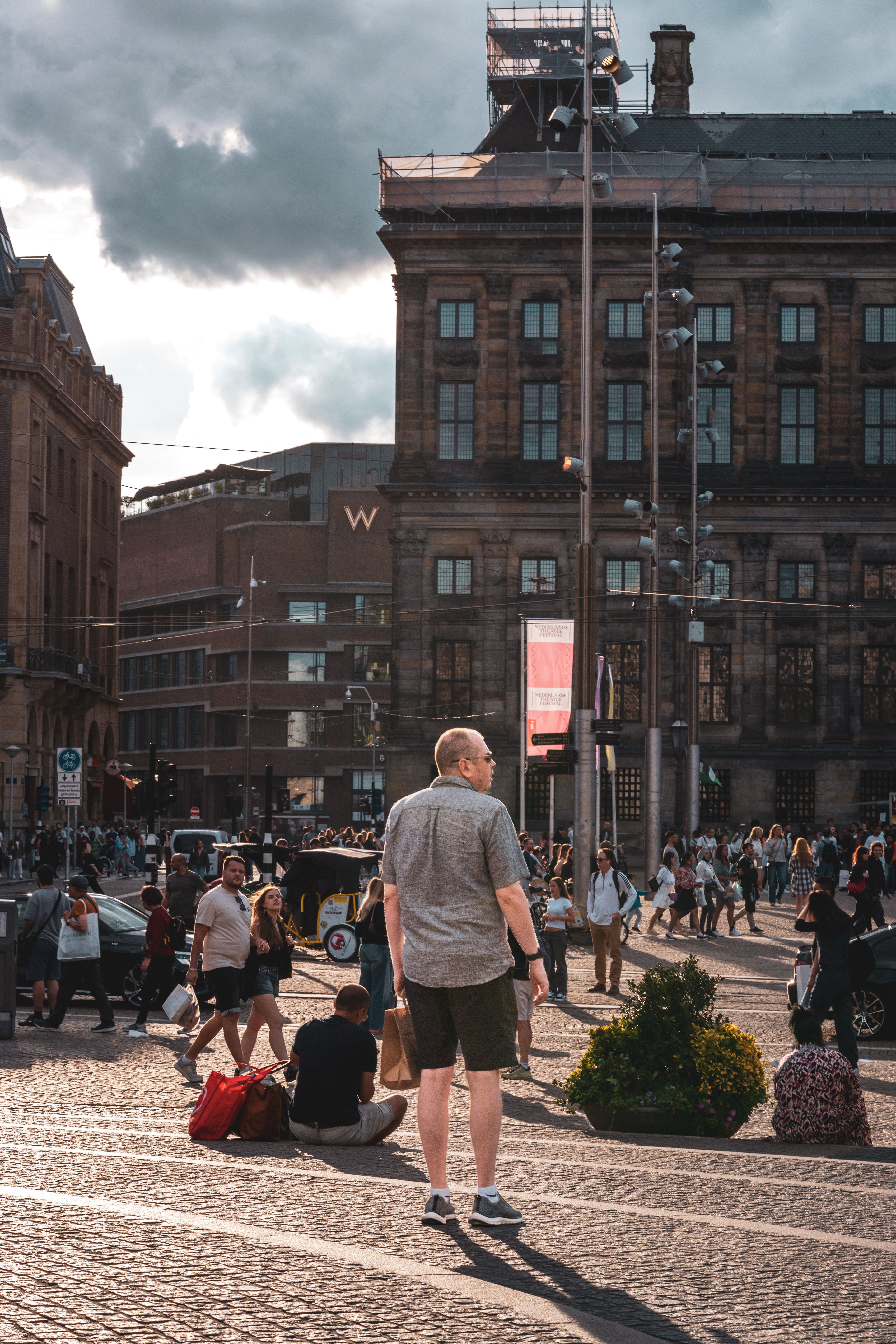 Urban Street Scene with Crowd and Architecture · Free Stock Photo