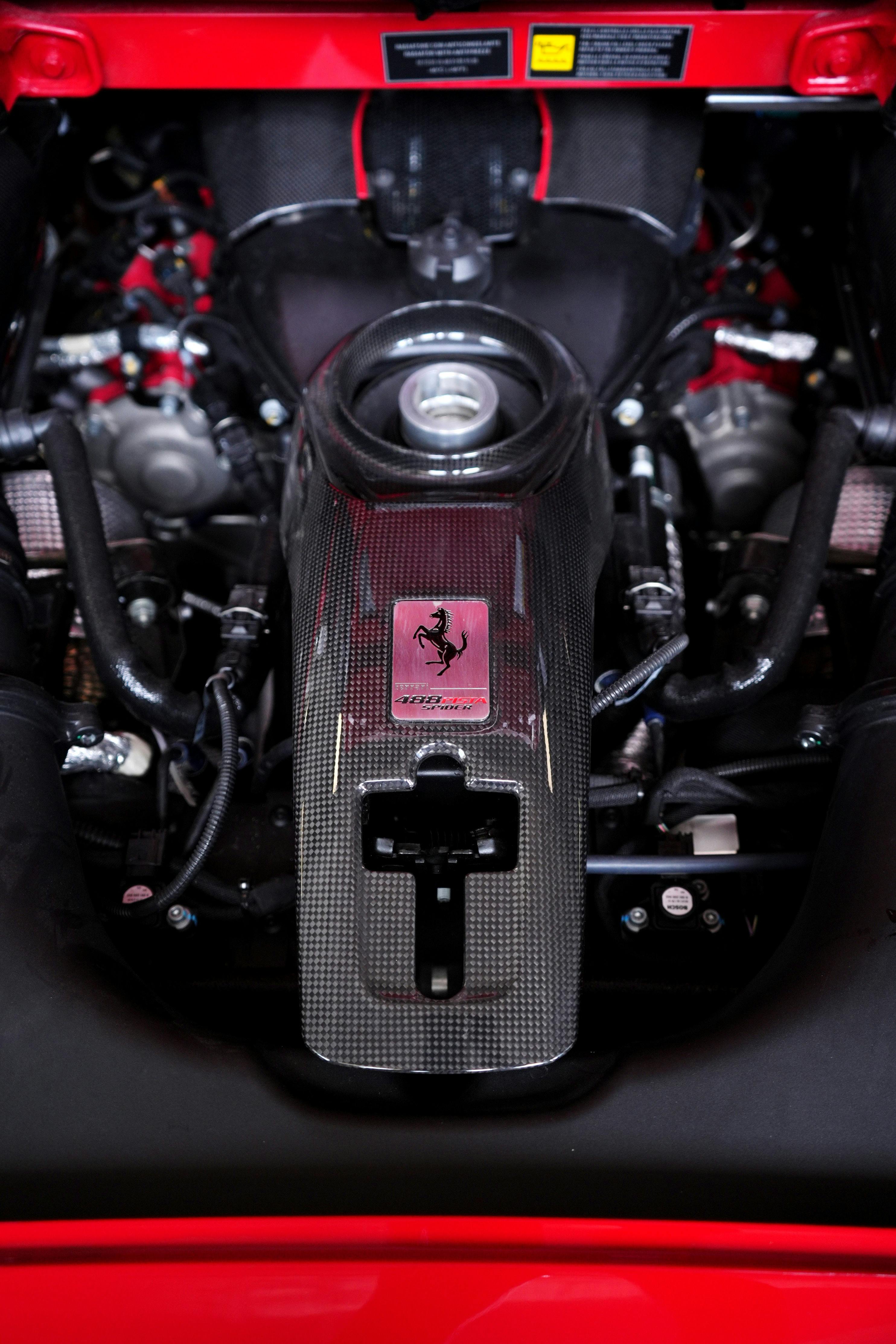 High-performance car engine close-up · Free Stock Photo