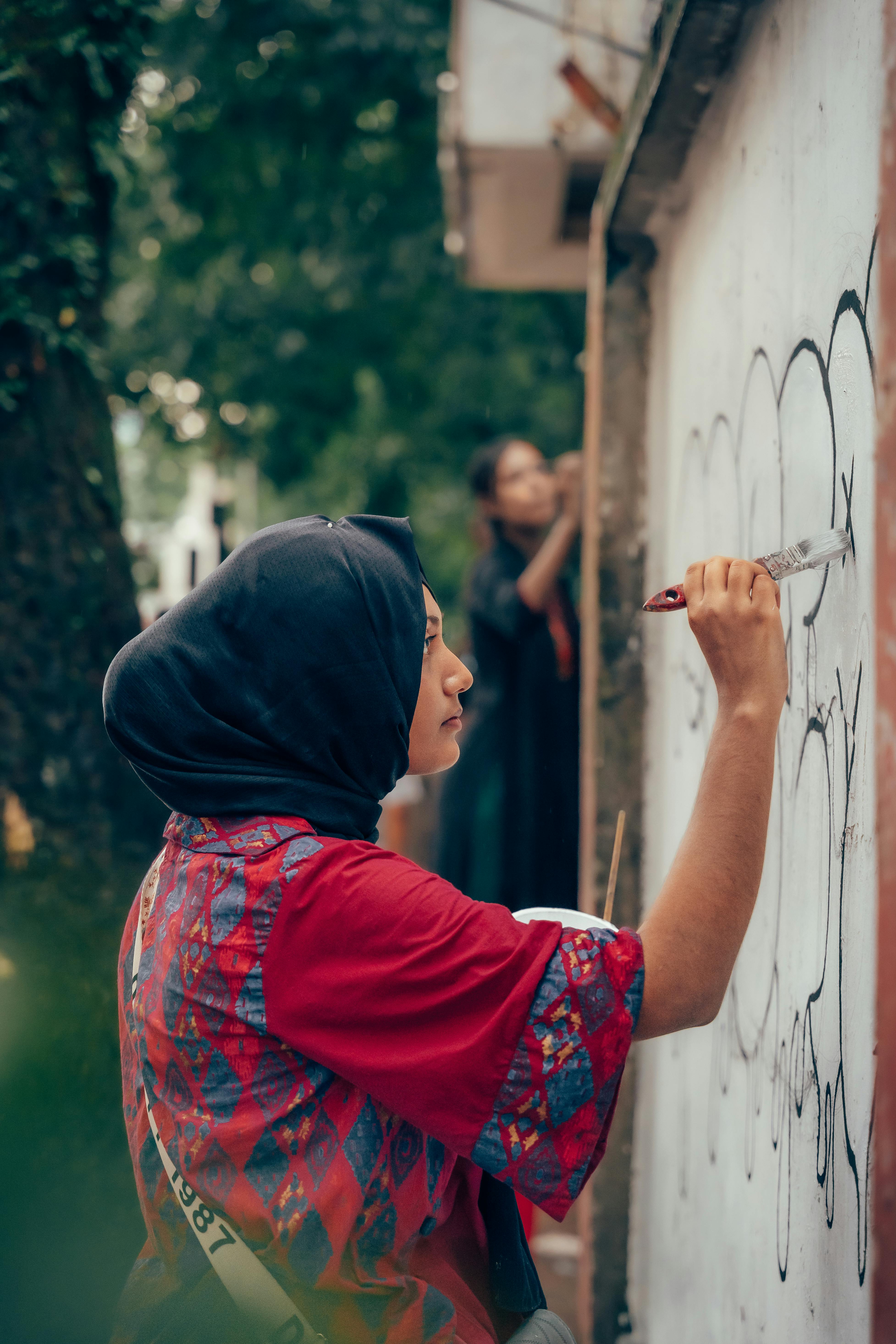 Outdoor Urban Art Scene with Young Artists · Free Stock Photo