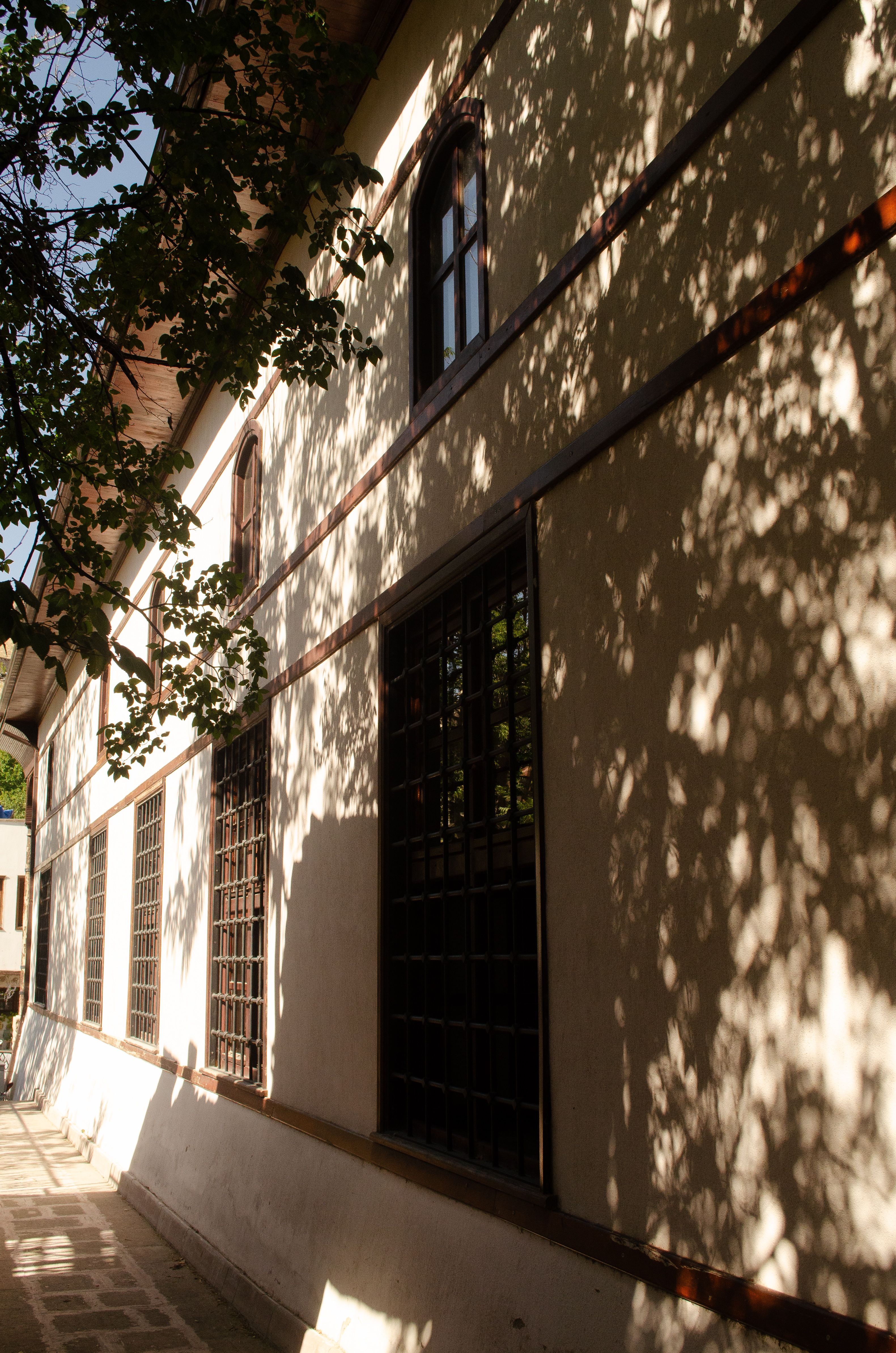 Afternoon Shadows on Historic Building Wall · Free Stock Photo