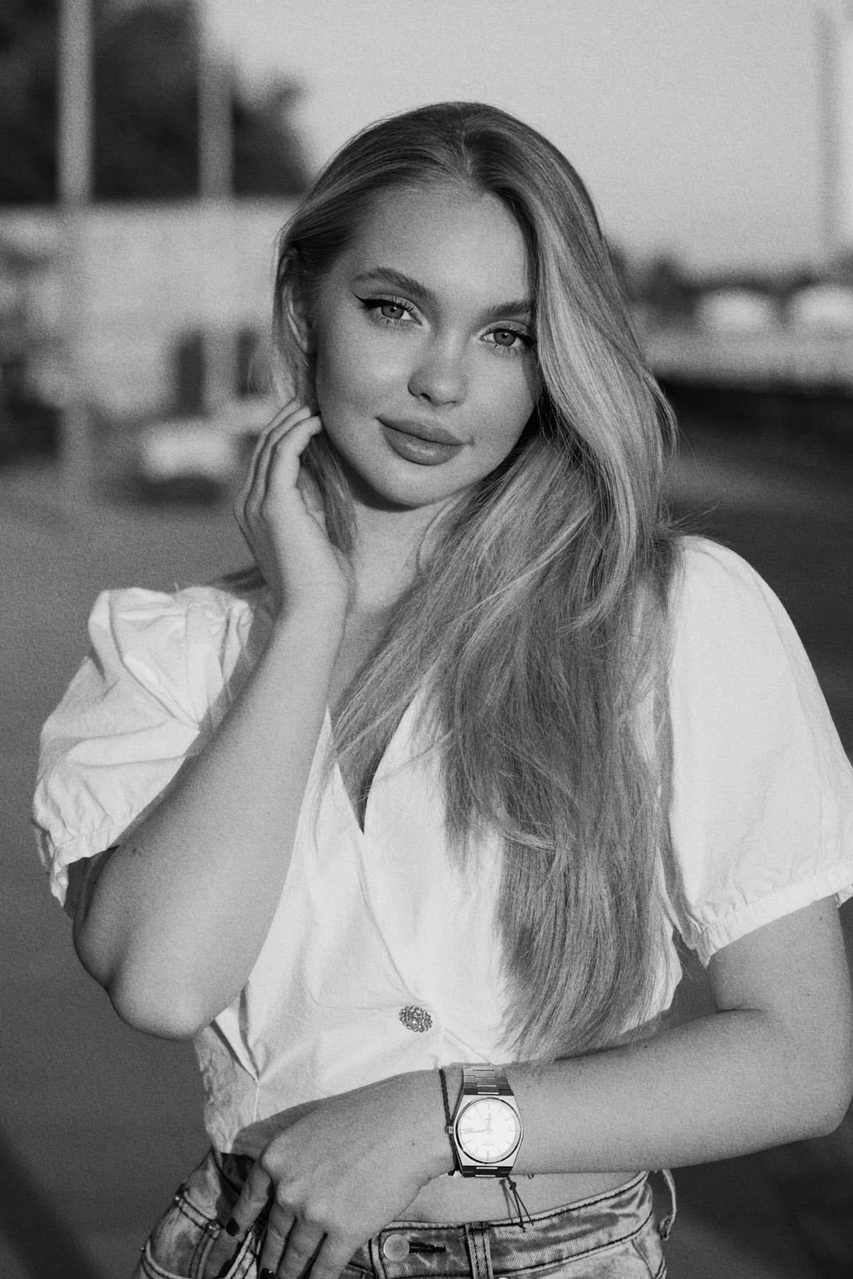 Doggy Style Pose Photos, Download The BEST Free Doggy Style Pose Stock ...