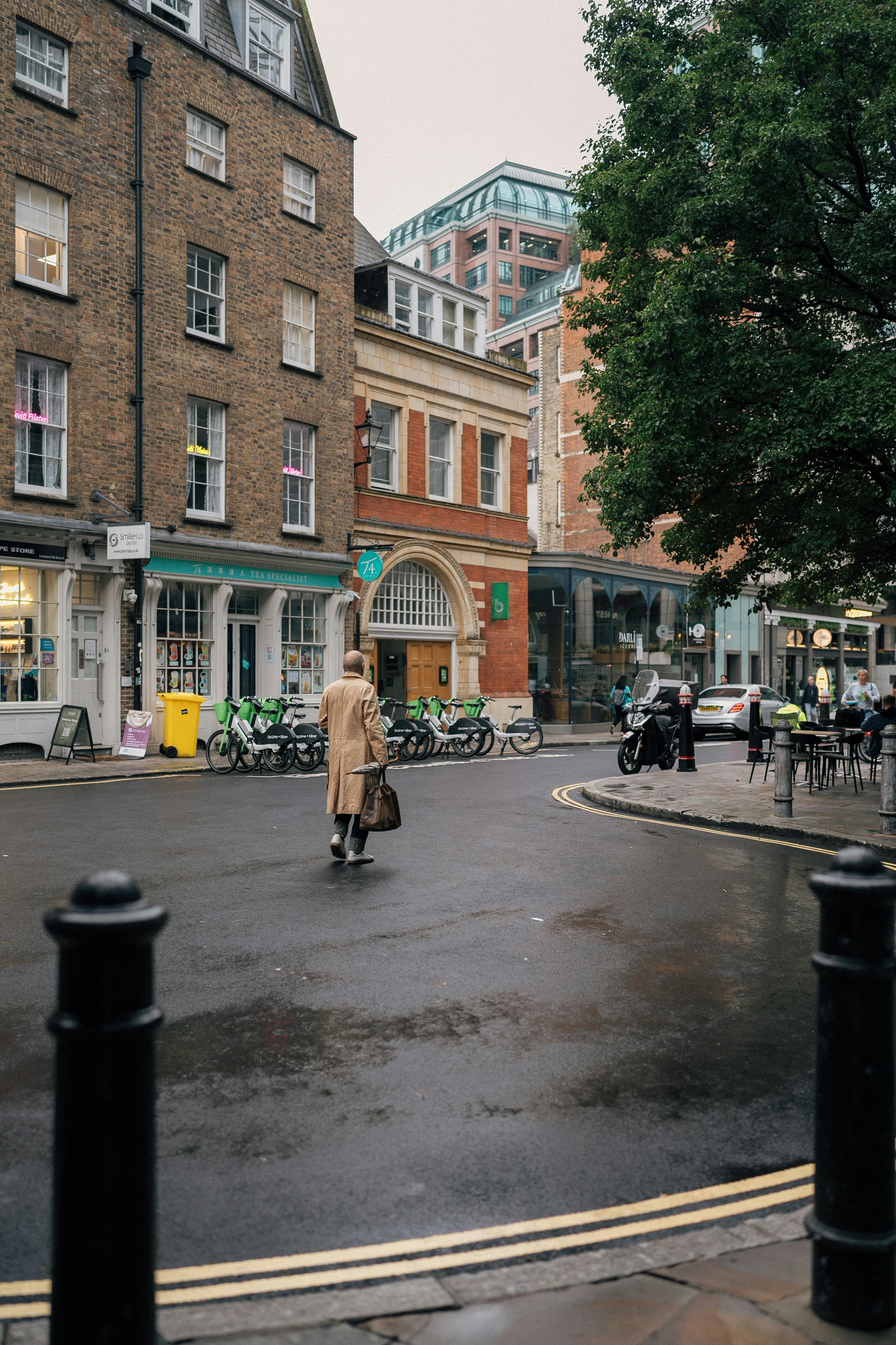 Urban Street Scene with Pedestrians and Bicycles · Free Stock Photo