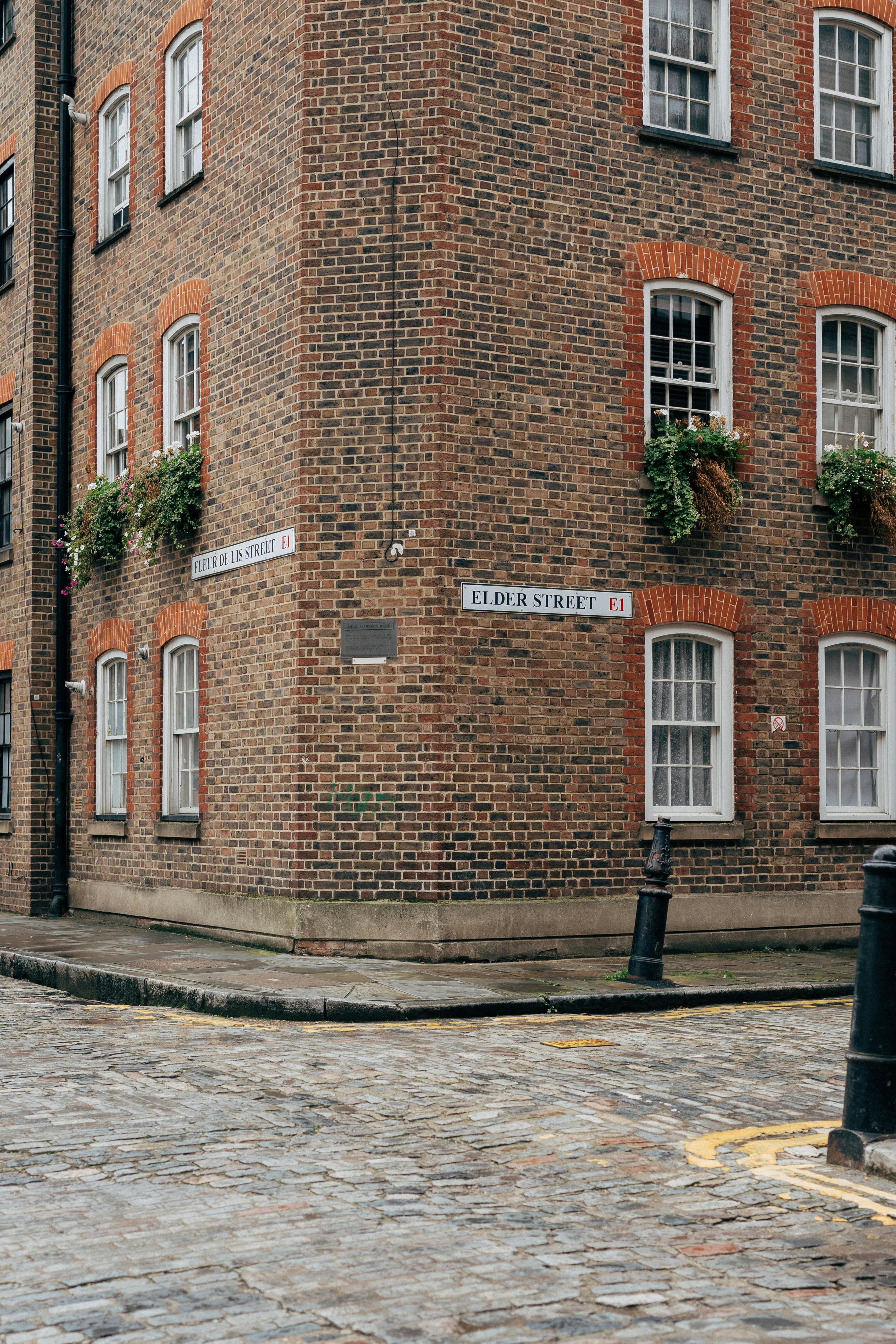 Historic Brick Architecture Corner in London · Free Stock Photo
