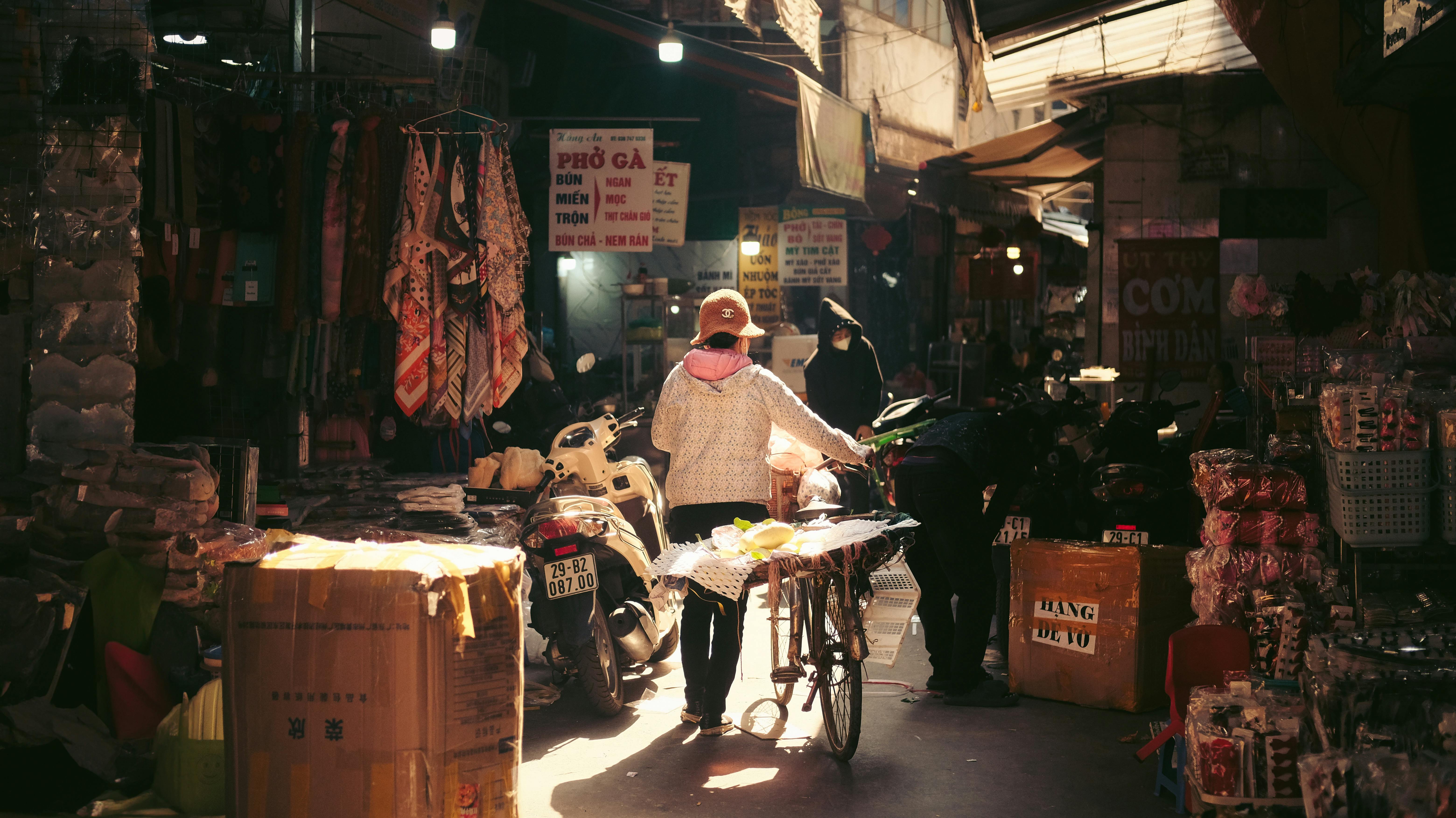 Pemandangan Pasar Yang Ramai Di Hà Nội, Vietnam · Foto Stok Gratis