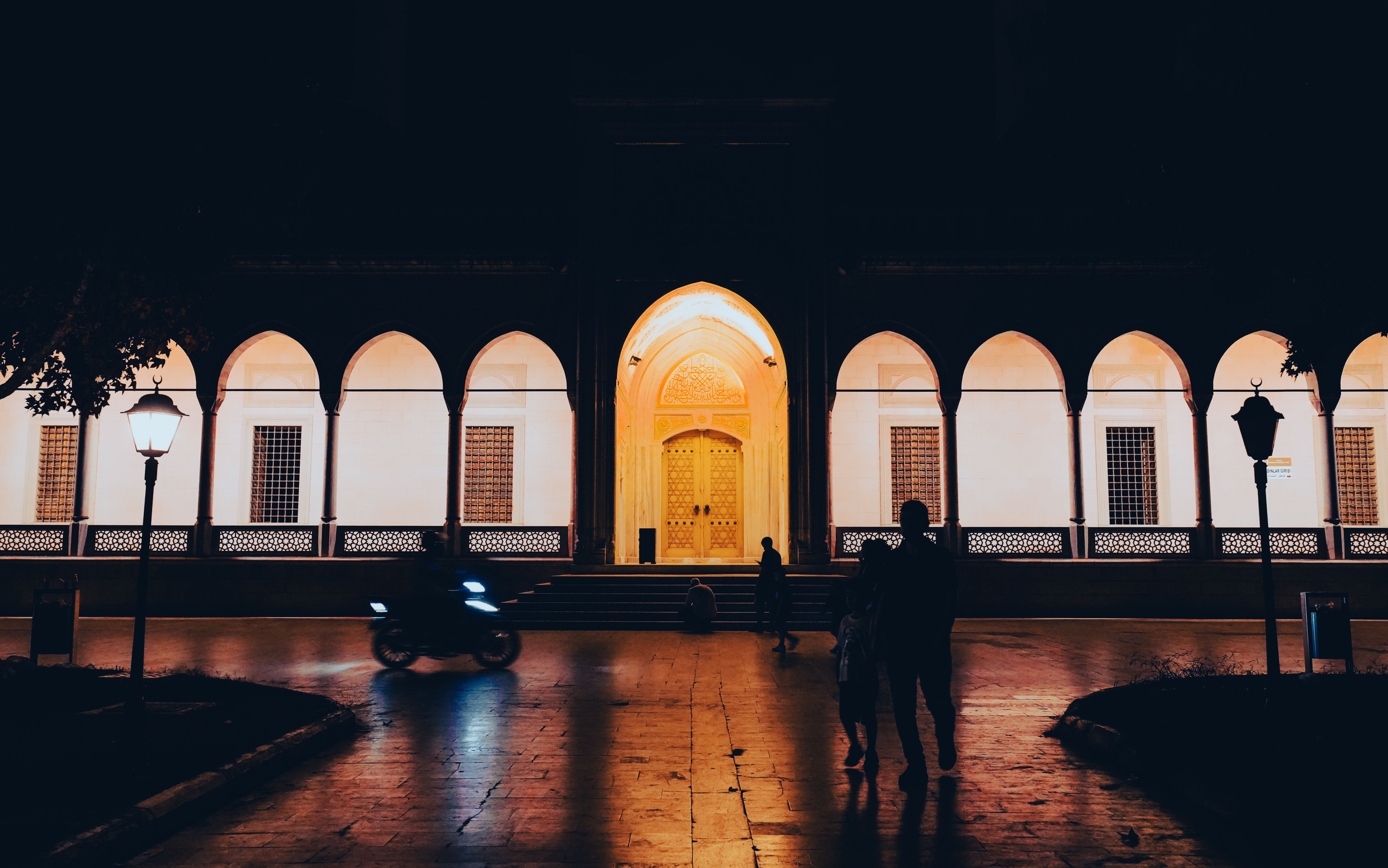 Illuminated historic building at night · Free Stock Photo
