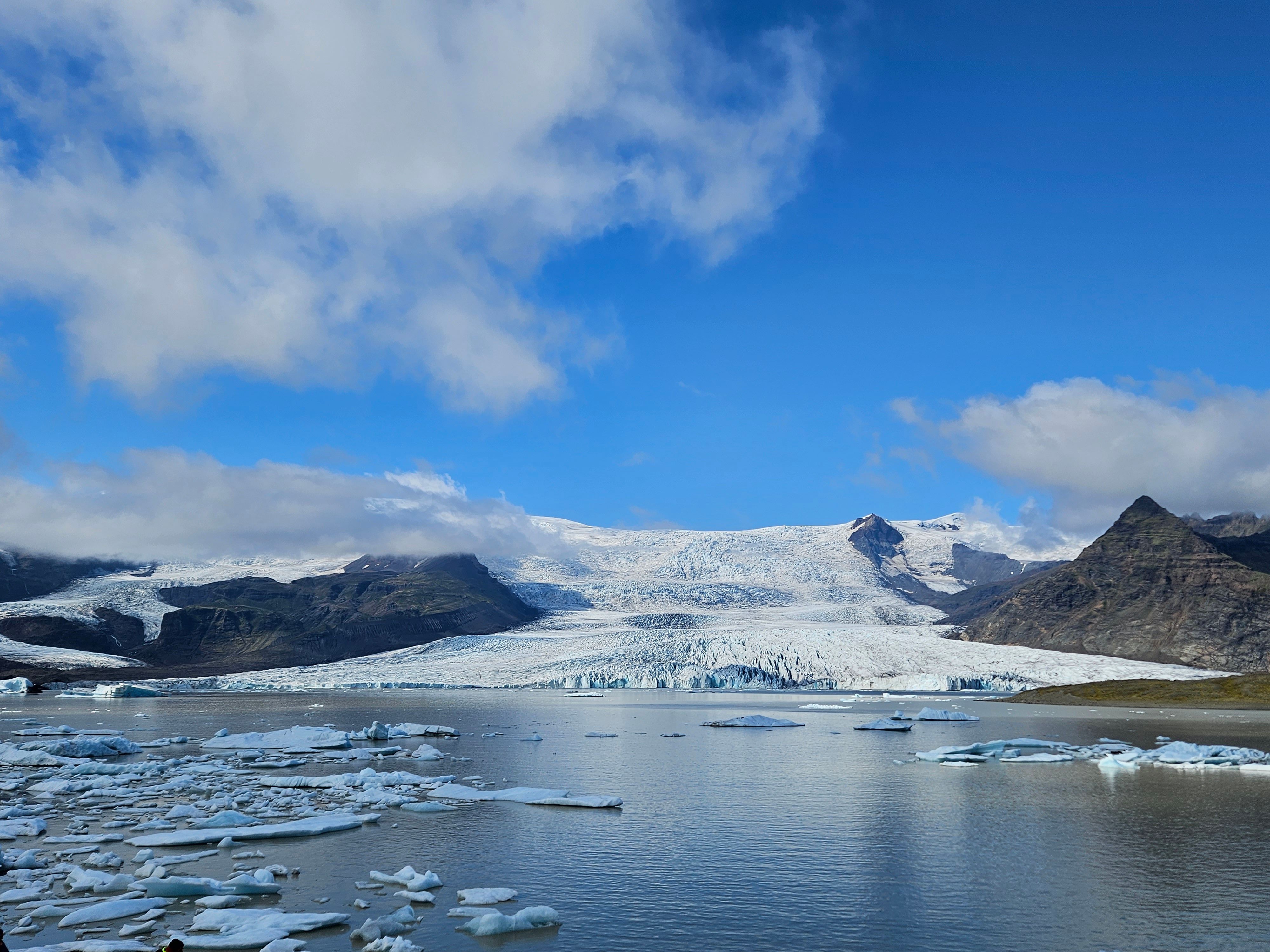 Stunning Glacier Landscape in Vatnajökull, Iceland · Free Stock Photo