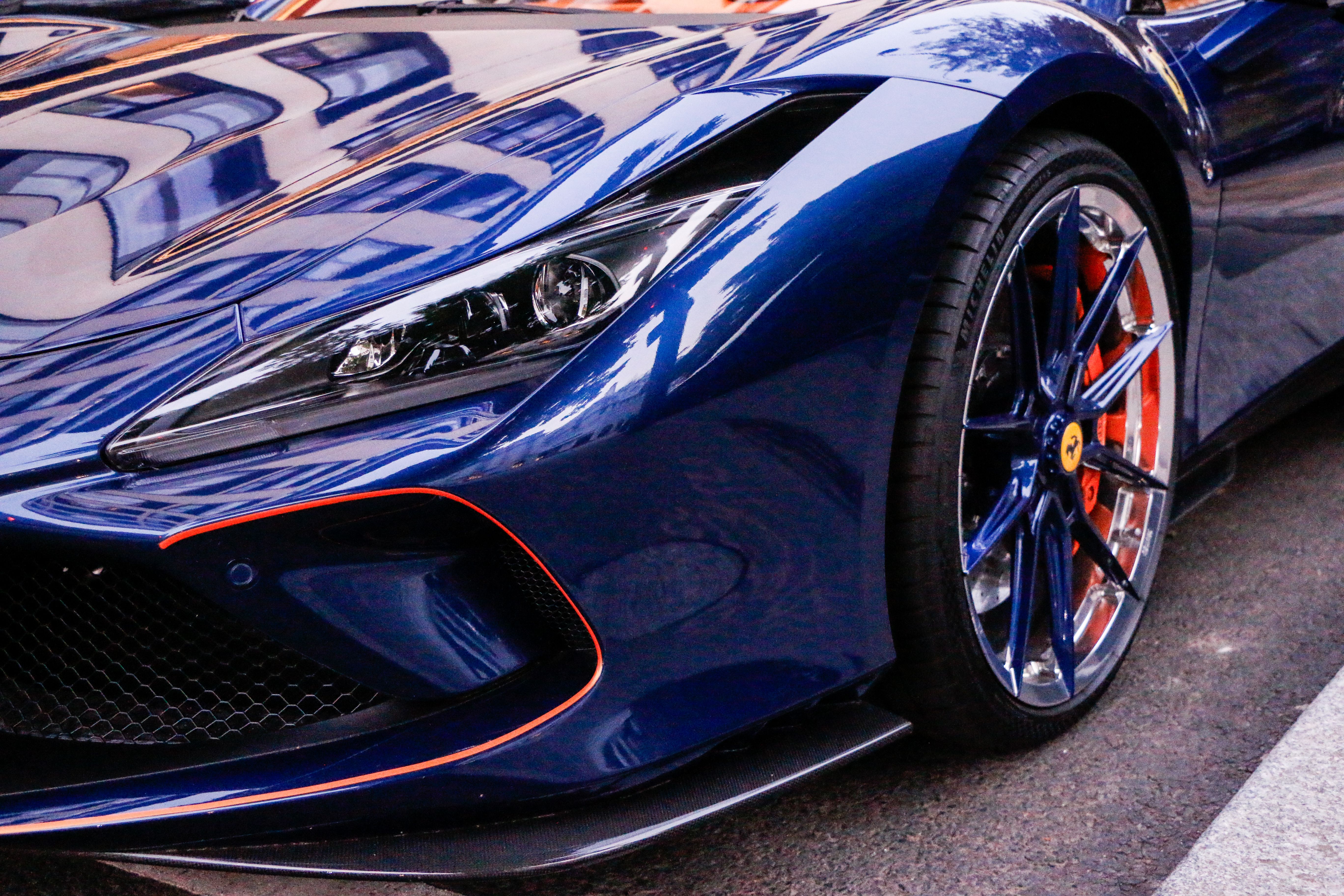 Stylish Sports Car with Reflective Shine · Free Stock Photo